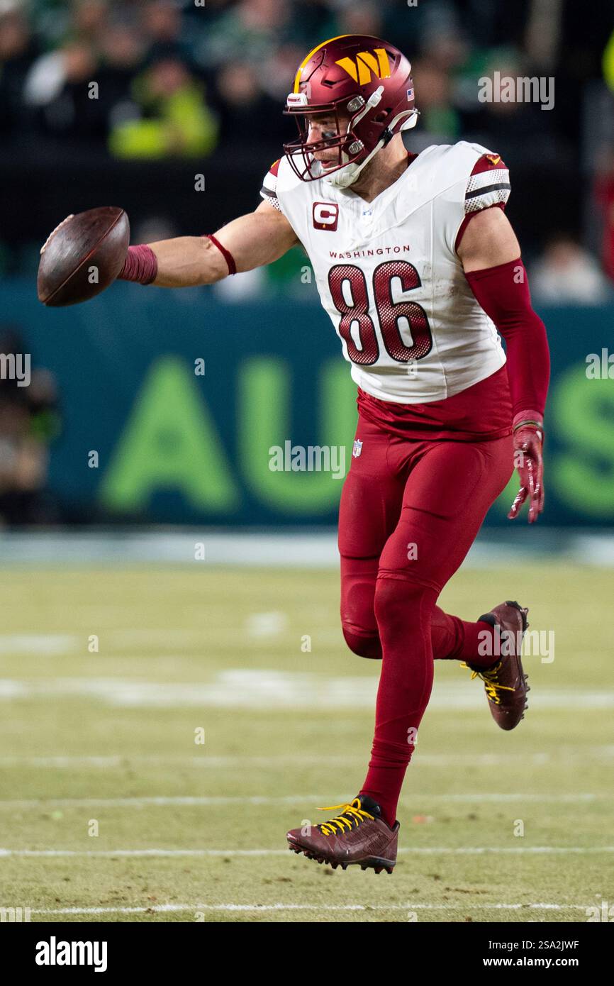 Washington Commanders tight end Zach Ertz (86) unable to reach for the ...