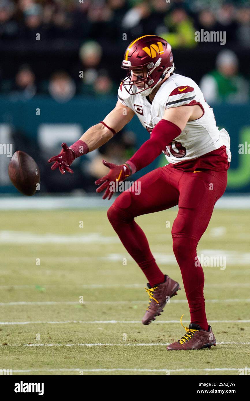 Washington Commanders tight end Zach Ertz (86) unable to reach for the ...