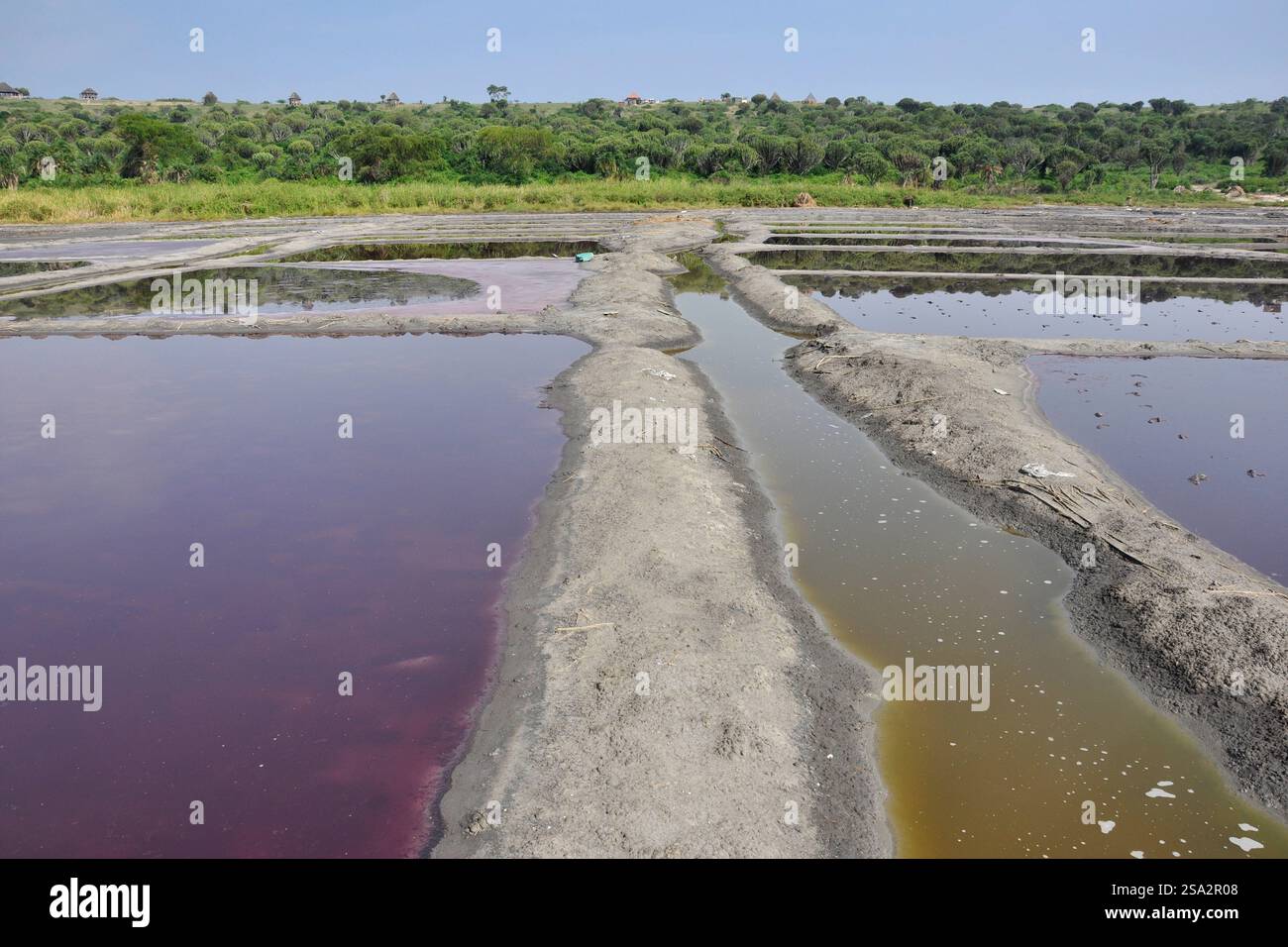 Uganda. Queen Elizabeth National Park. Salt-parn Stock Photo - Alamy