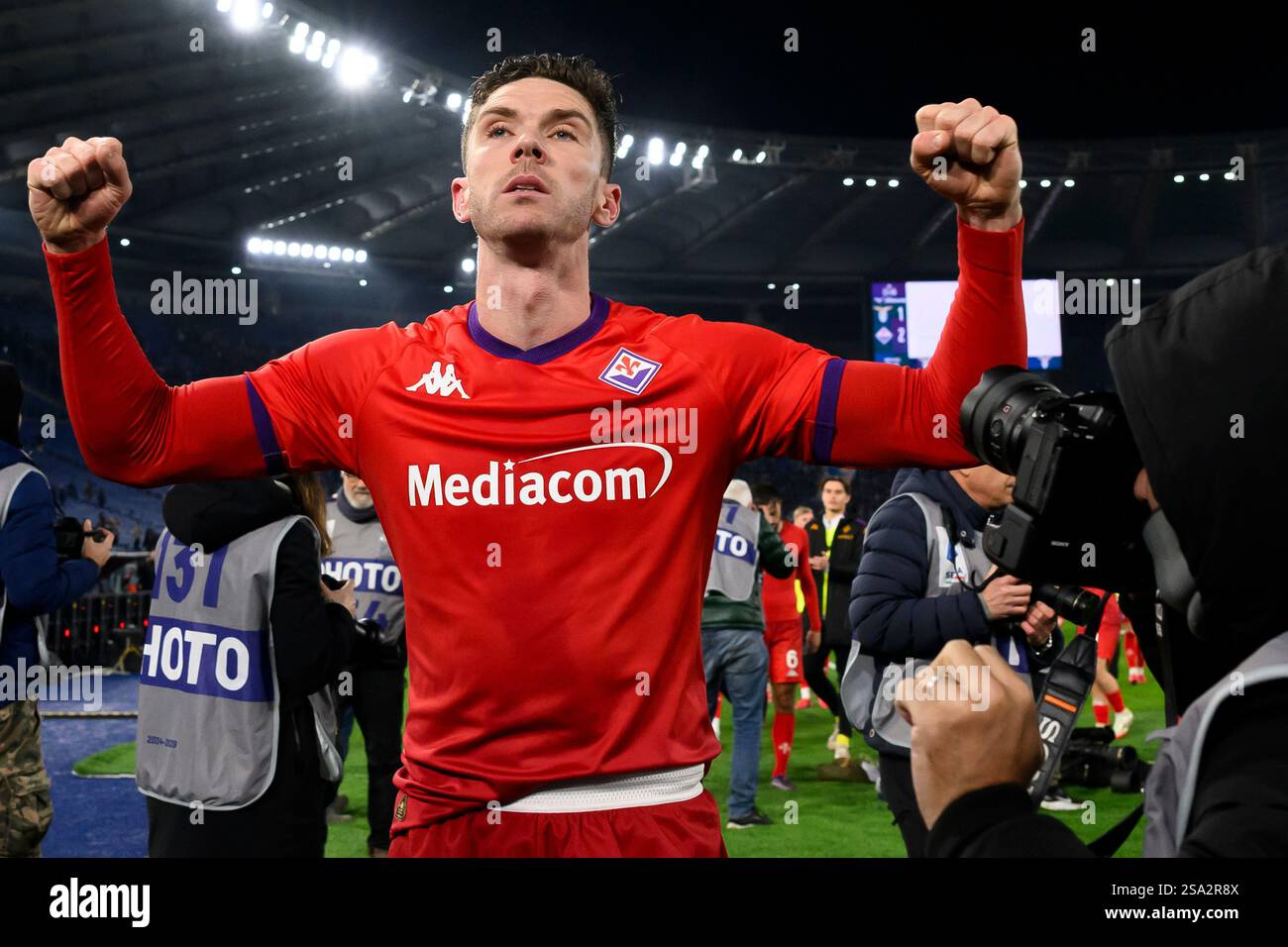 Robin Gosens of ACF Fiorentina celebrates at the end of the Serie A ...
