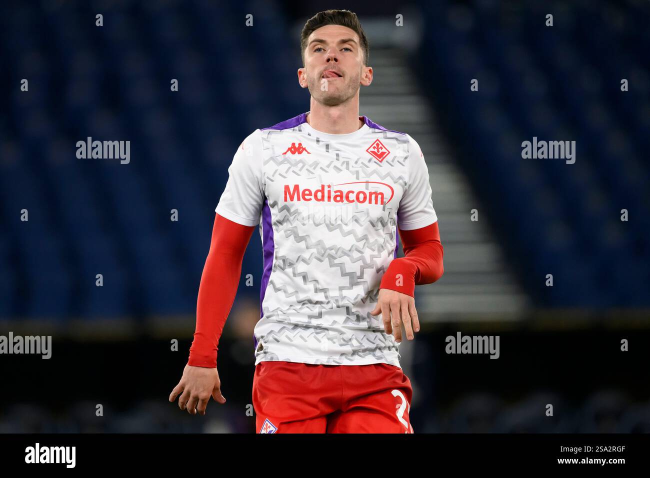 Robin Gosens of ACF Fiorentina warms up during the Serie A football ...