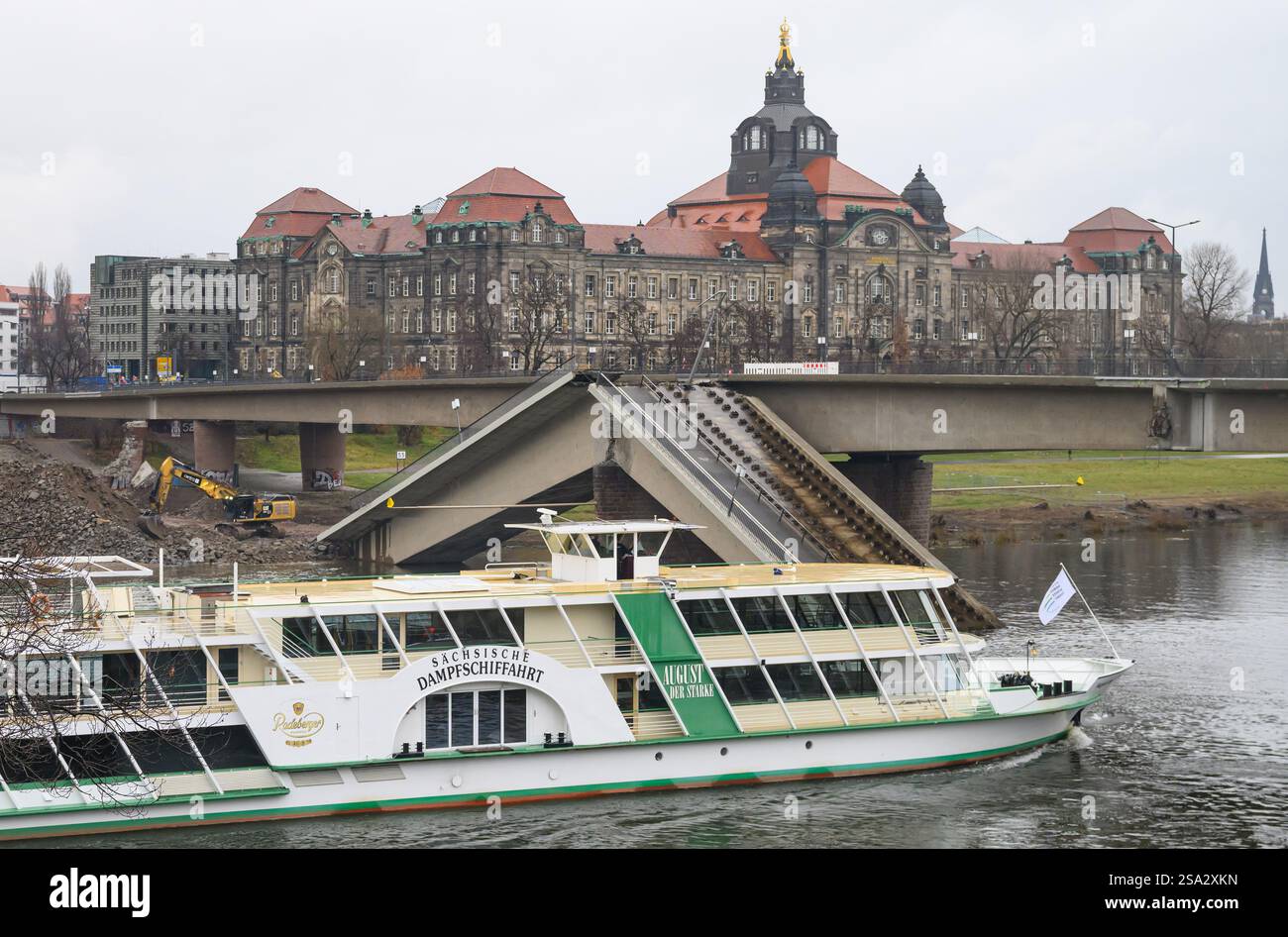 Dresden, Germany. 28th Jan, 2025. The saloon ship "August the Strong ...