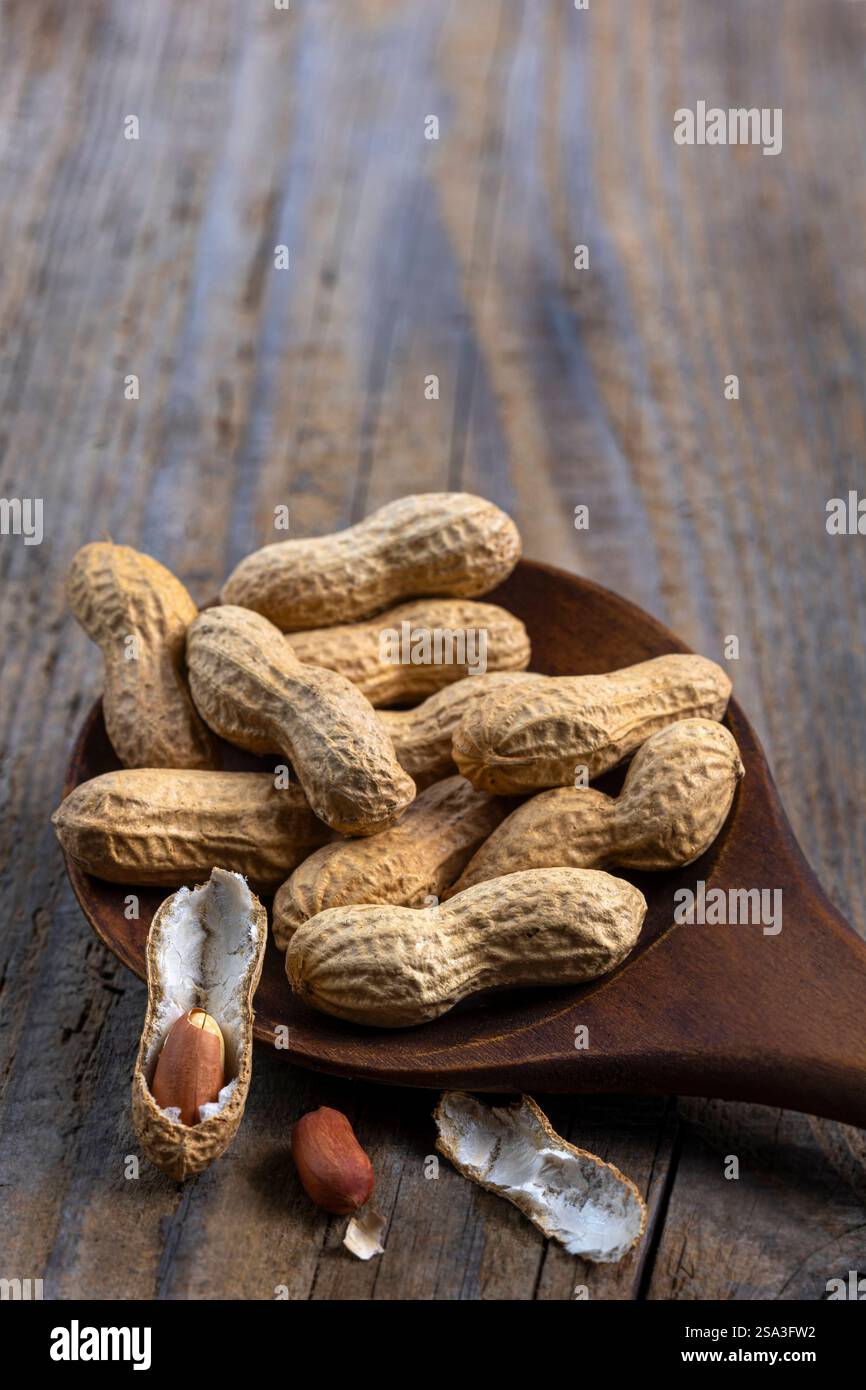 Pile of Peanuts. Pile of Peanuts 016928 075 Stock Photo - Alamy