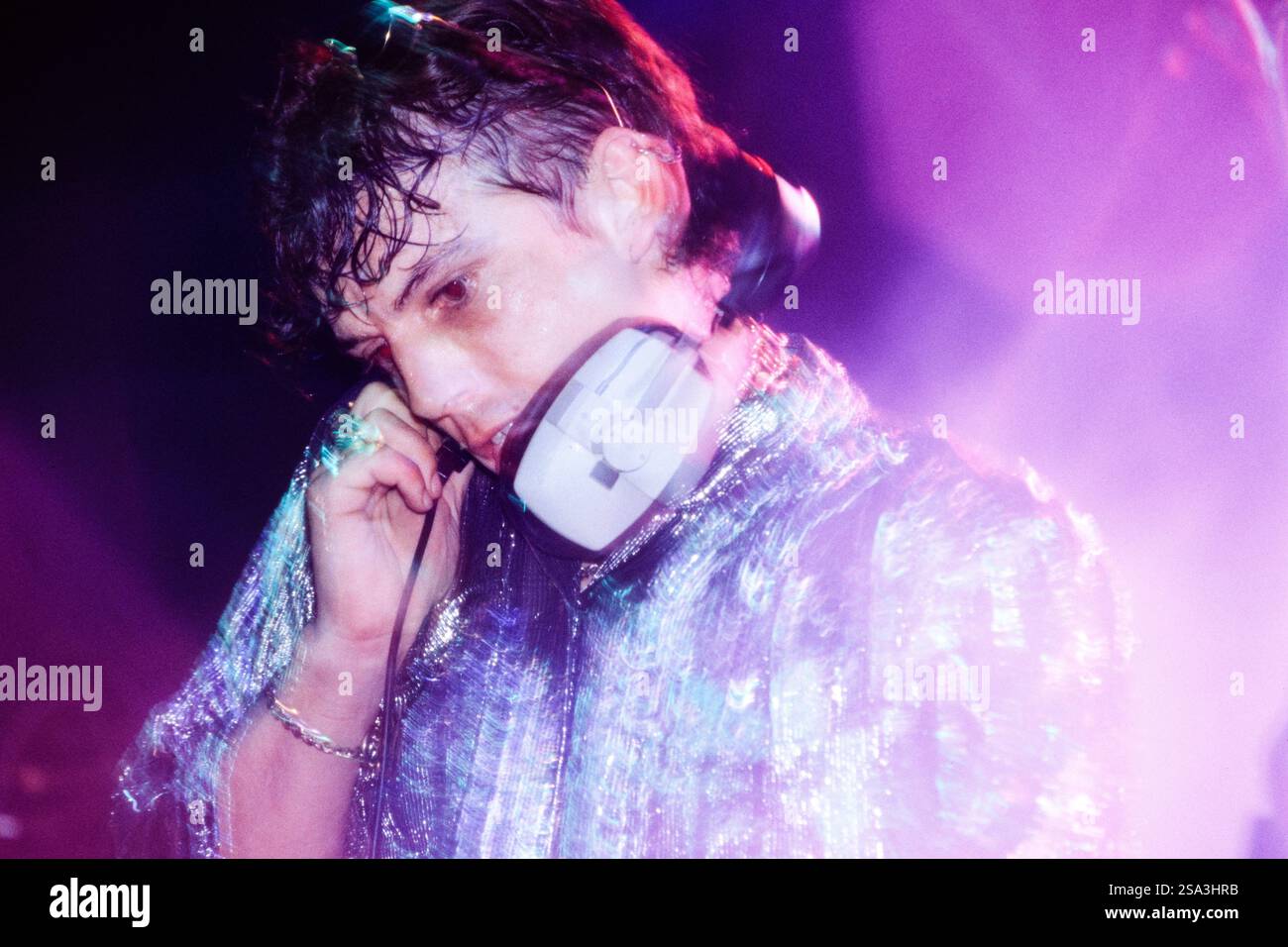 BENTLEY RHYTHM ACE, READING FESTIVAL, 1997: Mike Stokes of Bentley ...