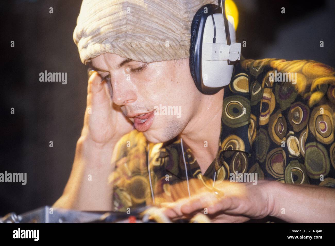 BENTLEY RHYTHM ACE, READING FESTIVAL, 1997: Mike Stokes of Bentley ...