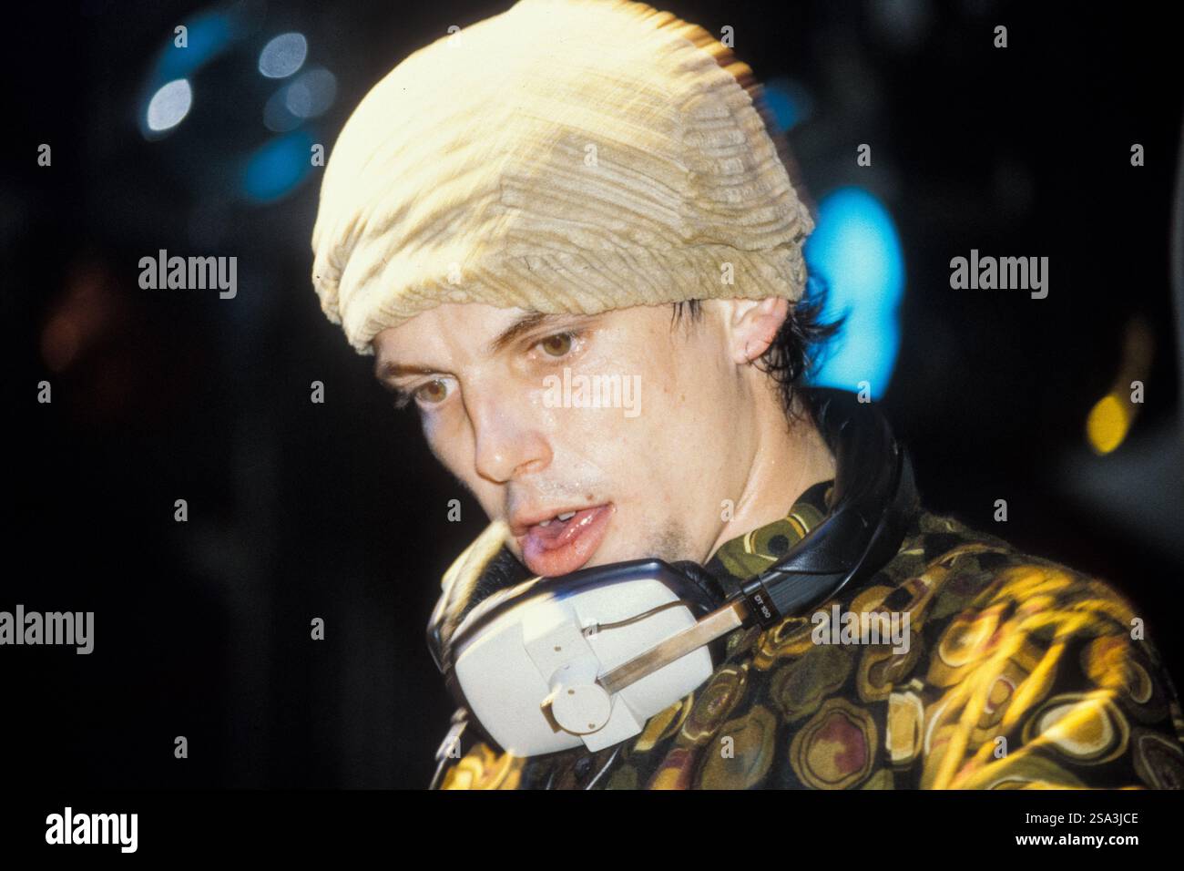 BENTLEY RHYTHM ACE, READING FESTIVAL, 1997: Mike Stokes of Bentley ...