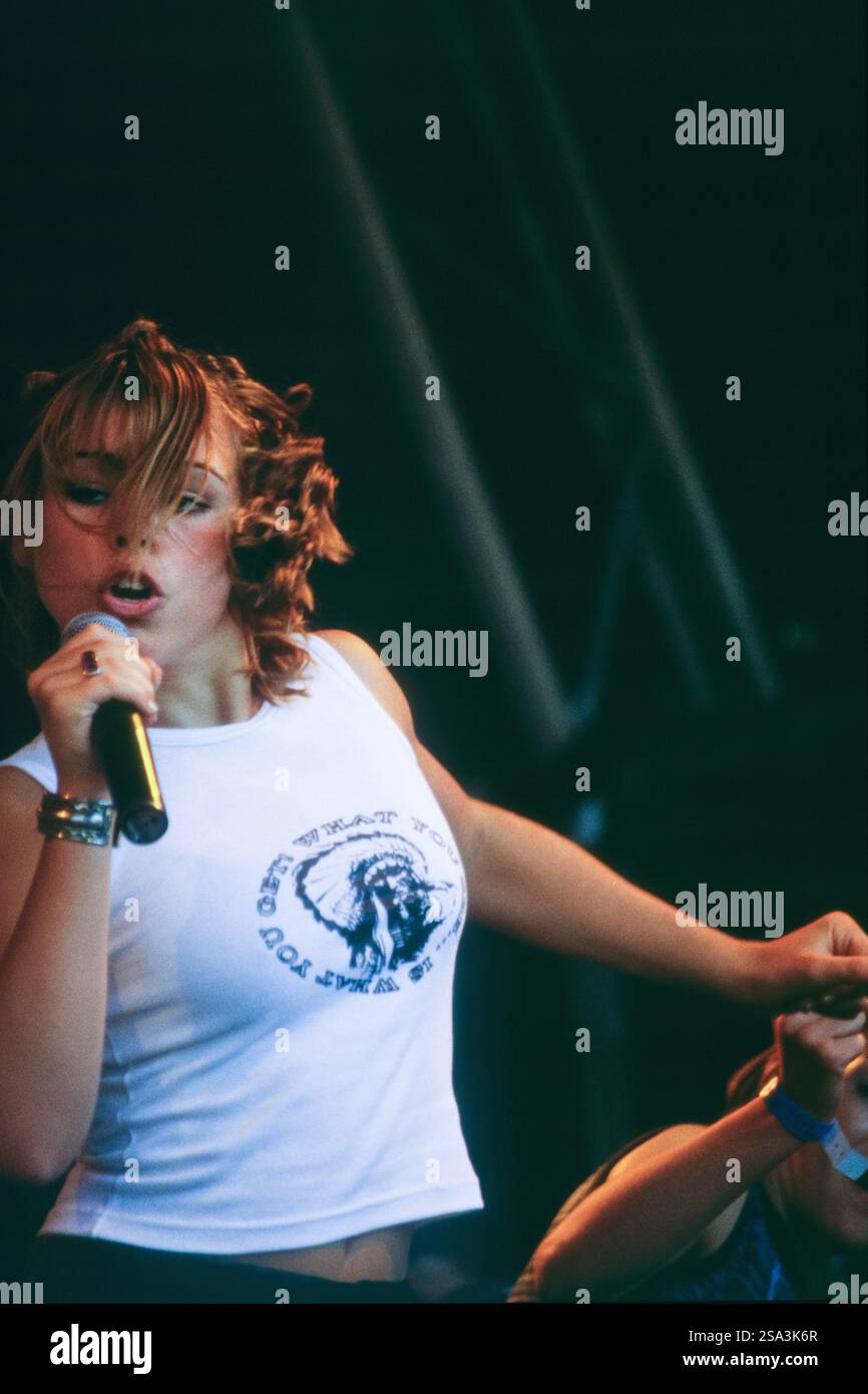 BILLIE PIPER, SINGER, 1998: Billie Piper at 15-years-old on the Red ...