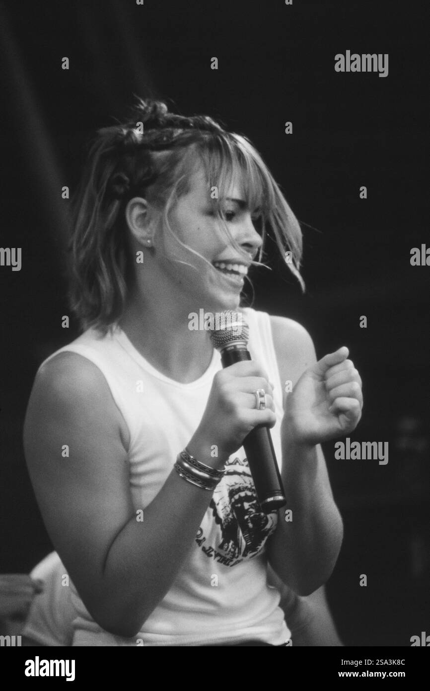 BILLIE PIPER, SINGER, 1998: Billie Piper at 15-years-old on the Red ...