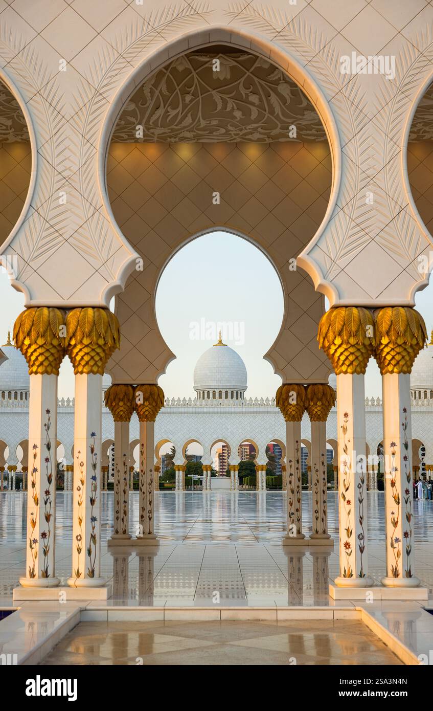 The majestic Sheikh Zayed Bin Sultan Al Nahyan Mosque in Abu Dhabi ...
