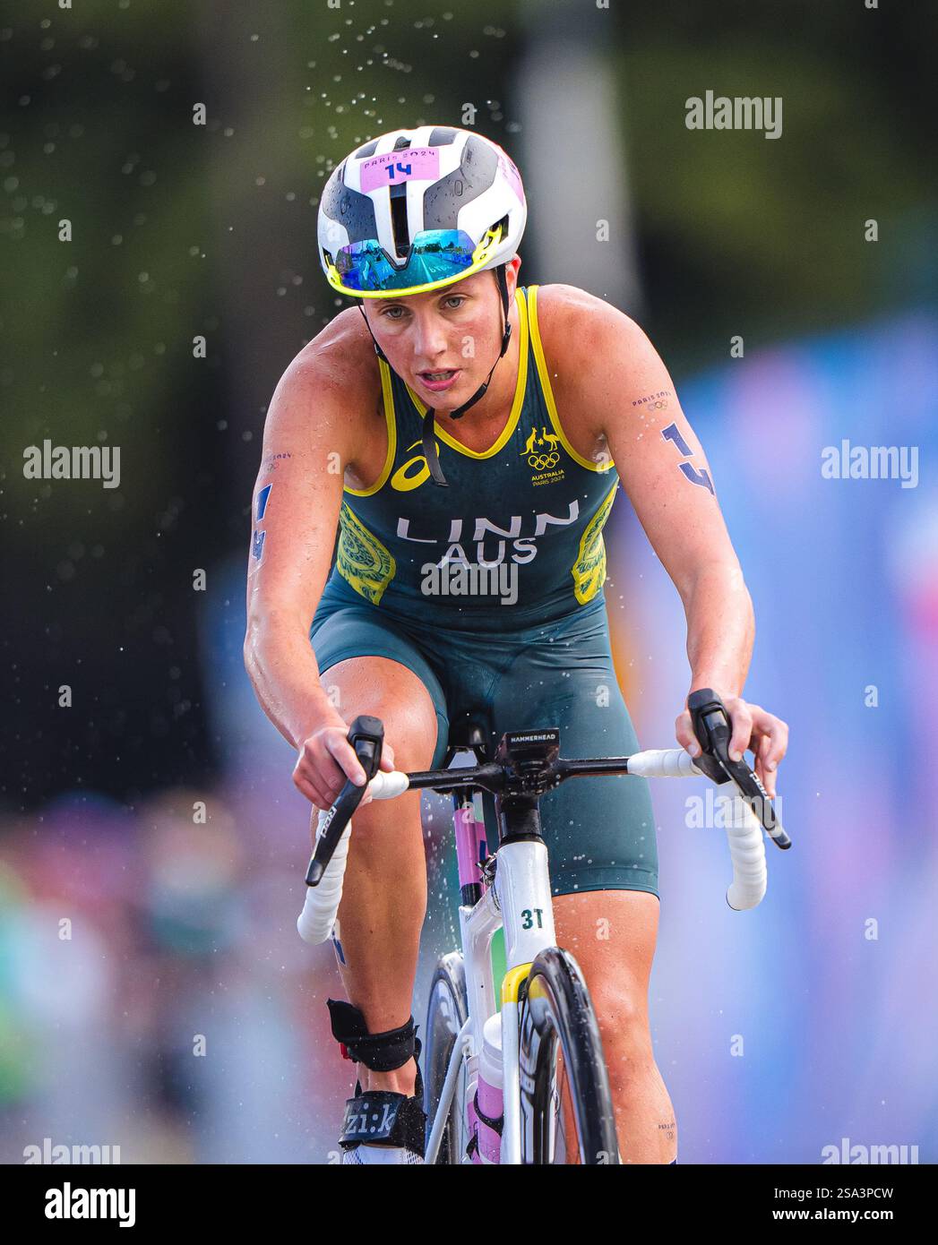 Sophie Linn participating in the triathlon at the Paris 2024 Olympic Games Stock Photo - Alamy