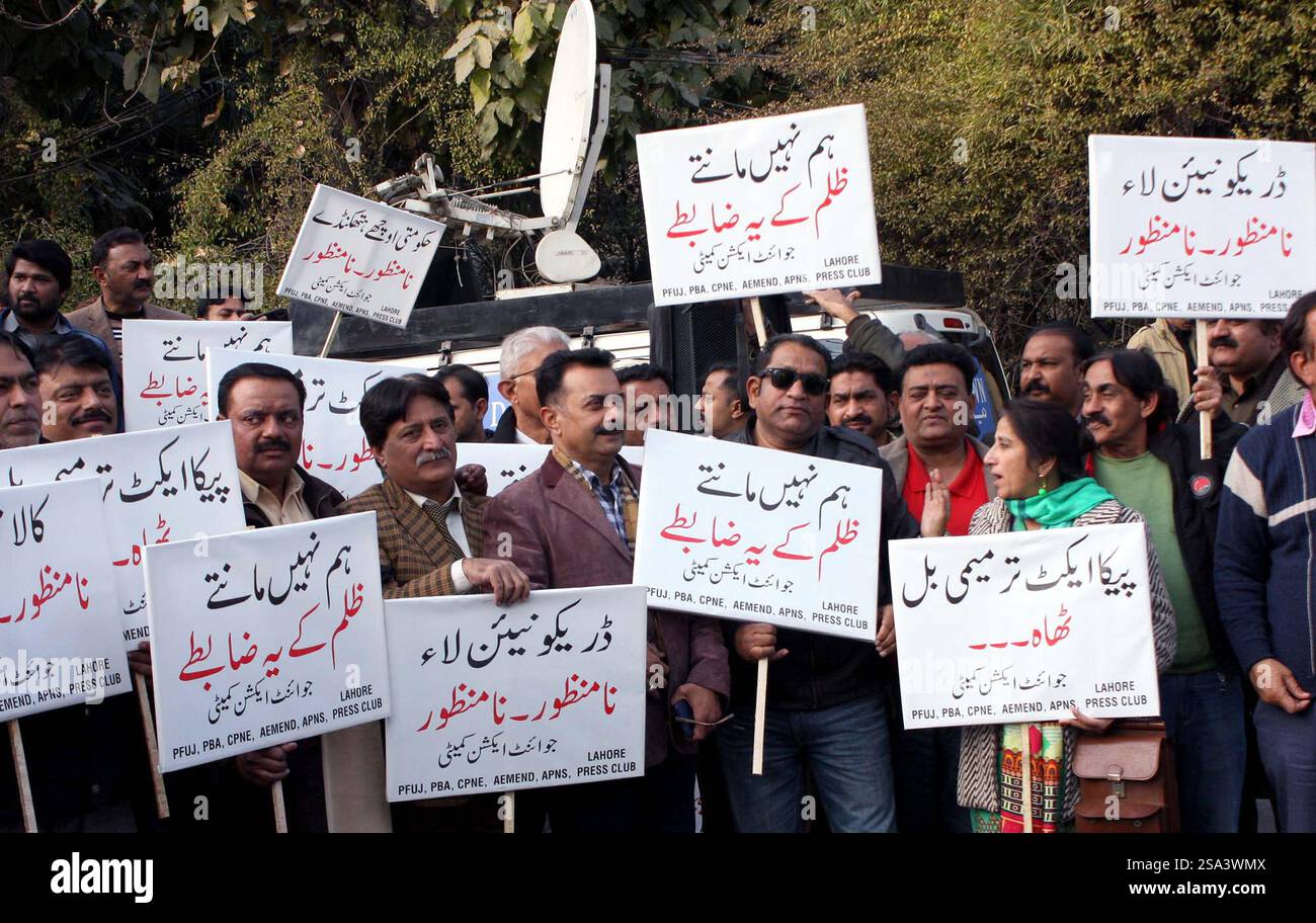 LAHORE, PAKISTAN, JAN 28: Members of Media Workers Organizations ...