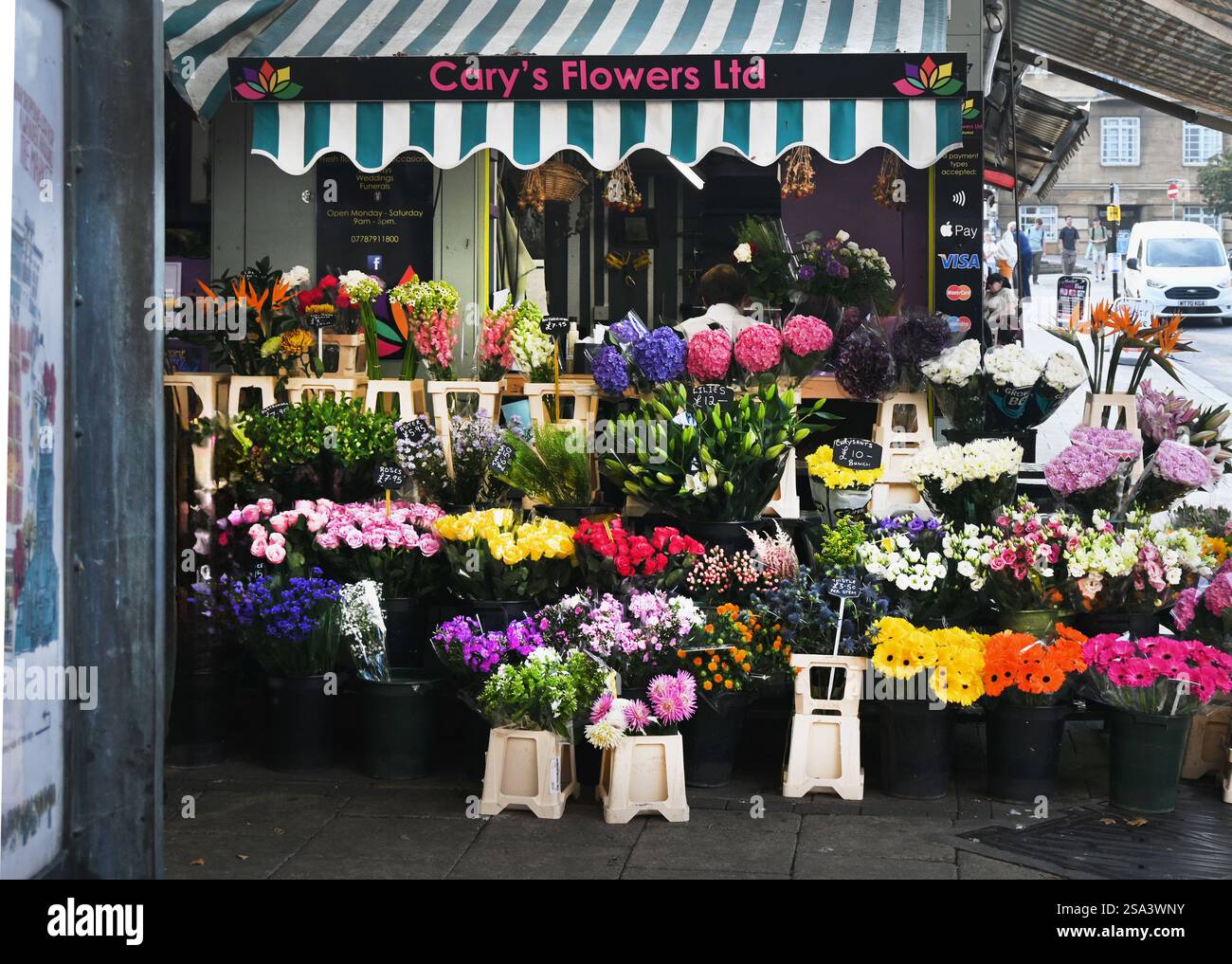 Market stall display brightly hi-res stock photography and images - Alamy