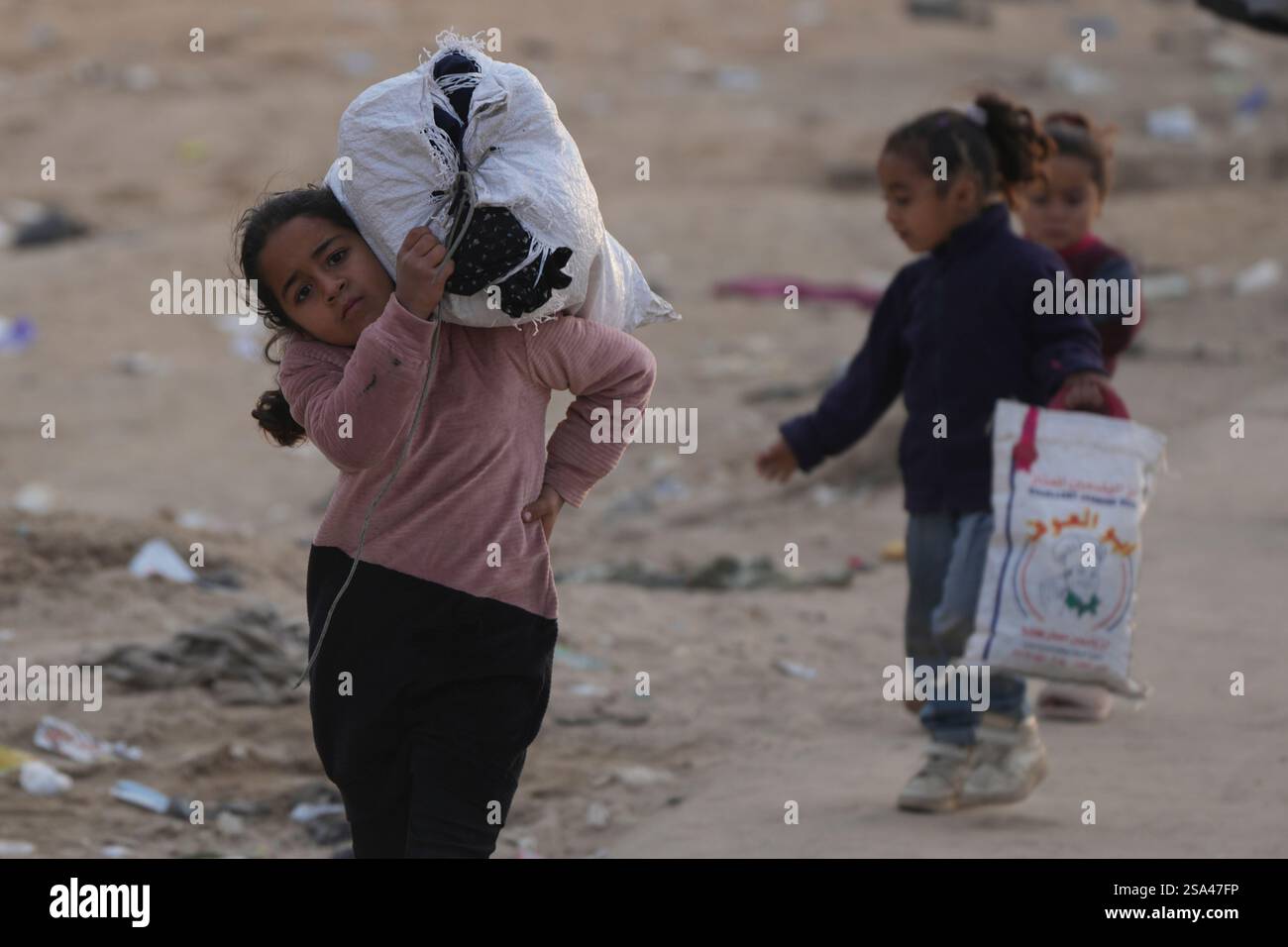 Displaced Palestinian children walk on a road to return to their homes ...
