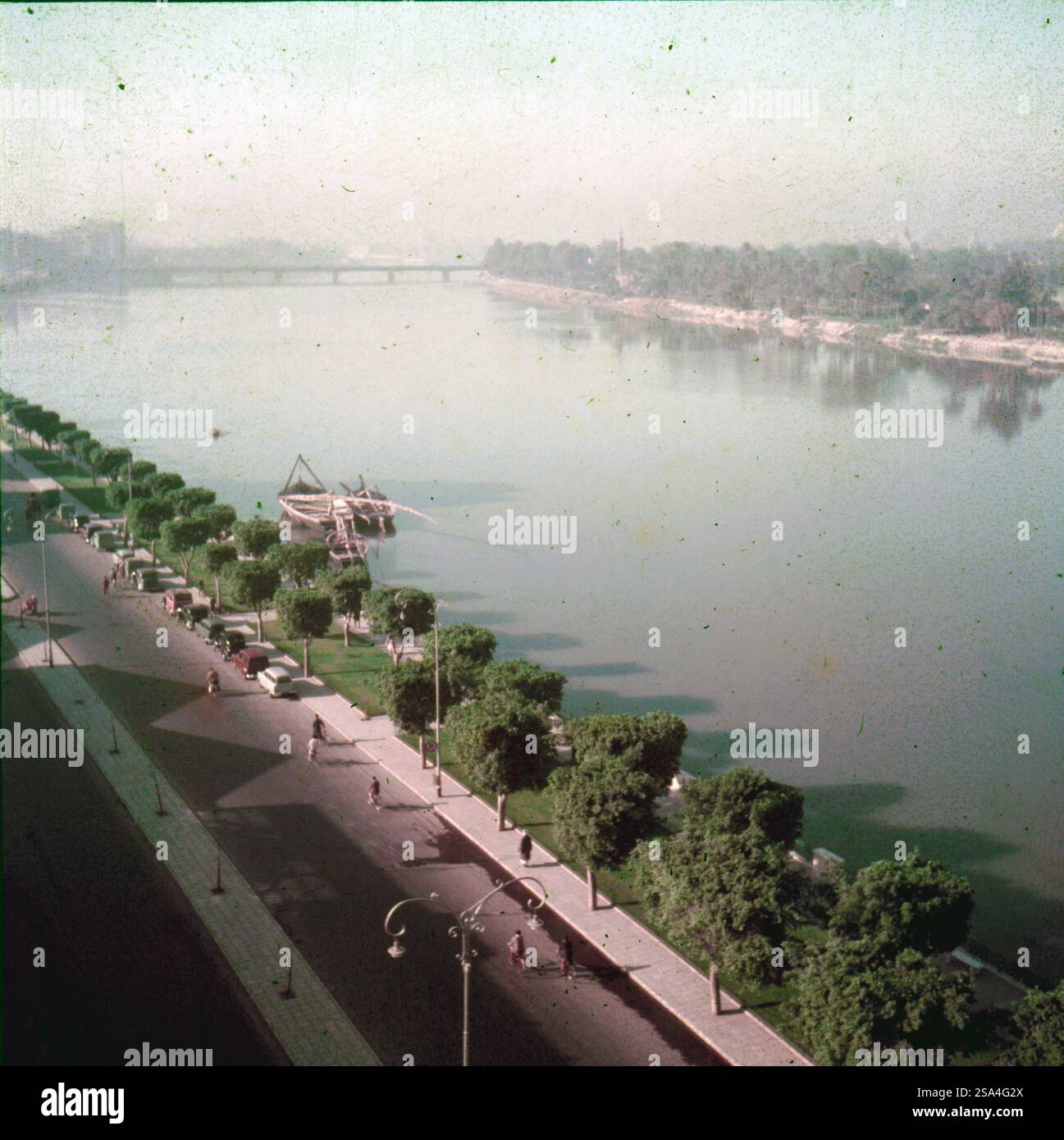 Die Corniche am Nil in Kairo, Ägypten 1955. Corniche road by river Nile ...