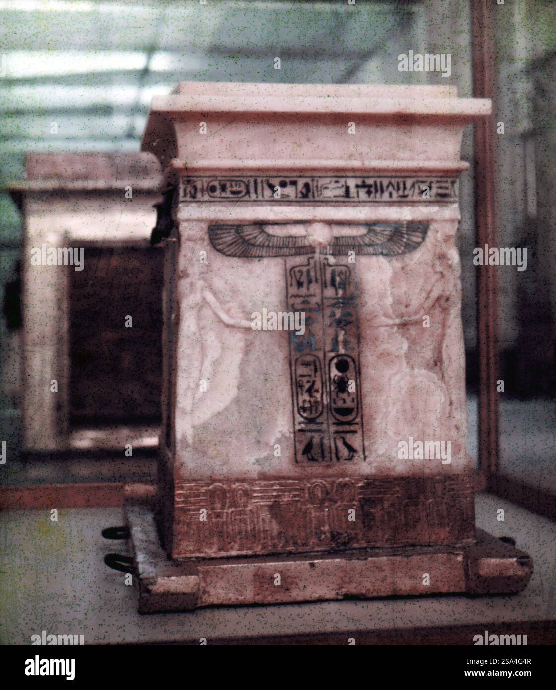 Kanopenschrein aus Alabaster aus dem Grabschatz des Pharao Tut Anch ...