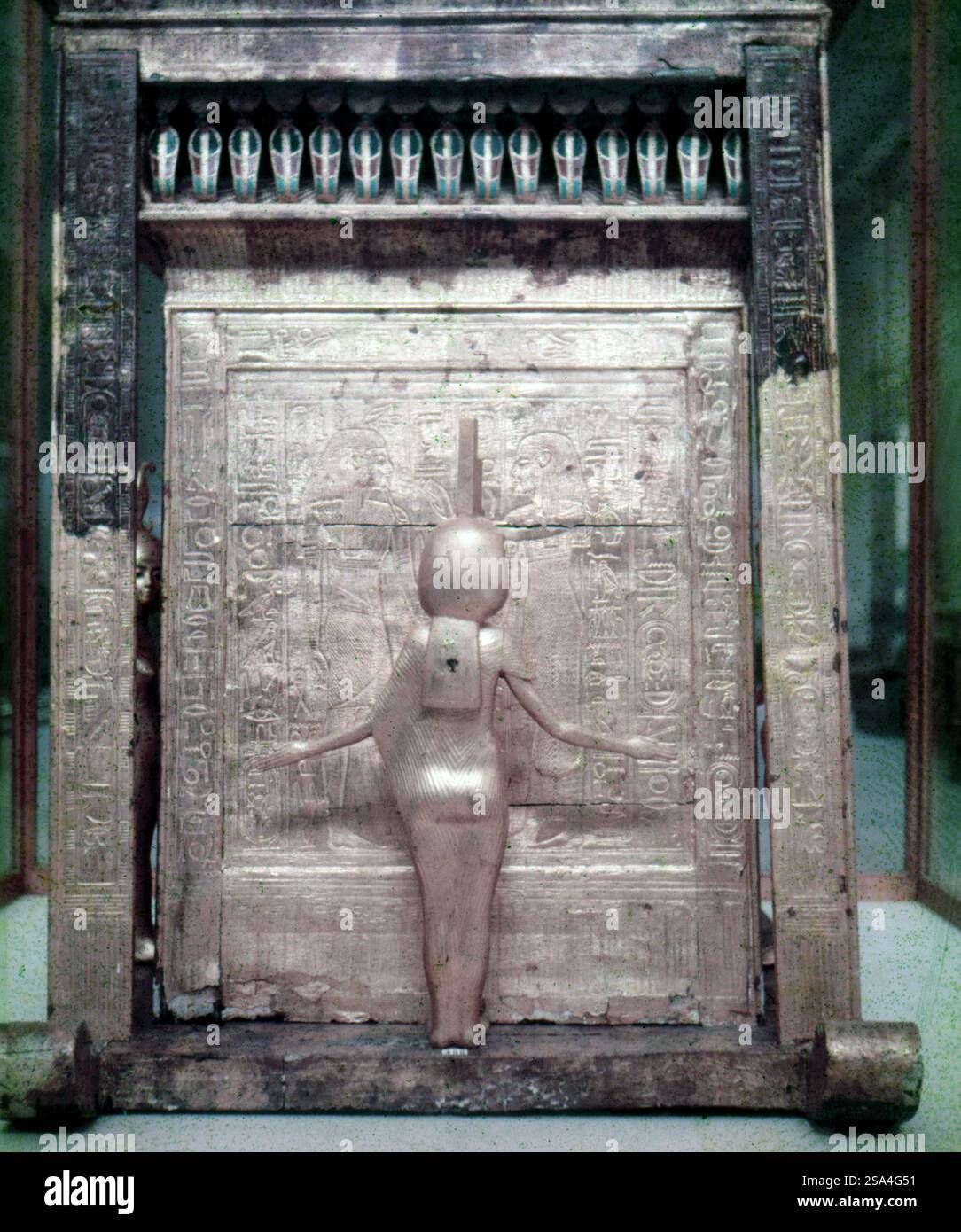 Kanopenschrein mit Statue der Göttin Nephtys aus dem Grabschatz des ...