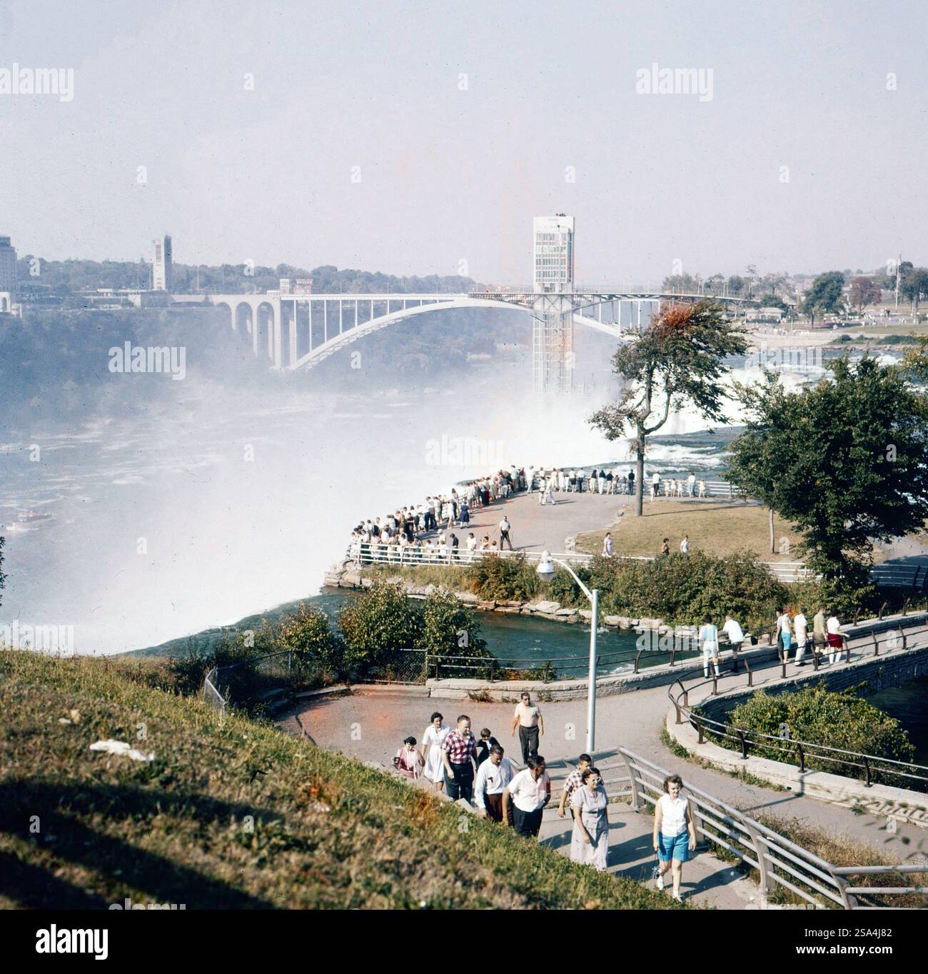 Der 1958 erbaute Prospect Point Observation Tower bei den Niagara ...