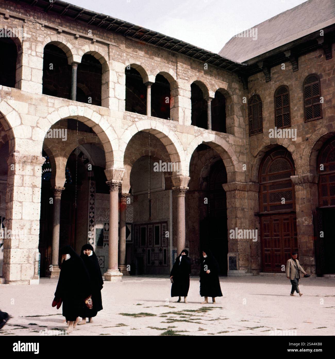 Im Ho der Großen Moschee von Damaskus, Palästina 1963. Inner court of ...