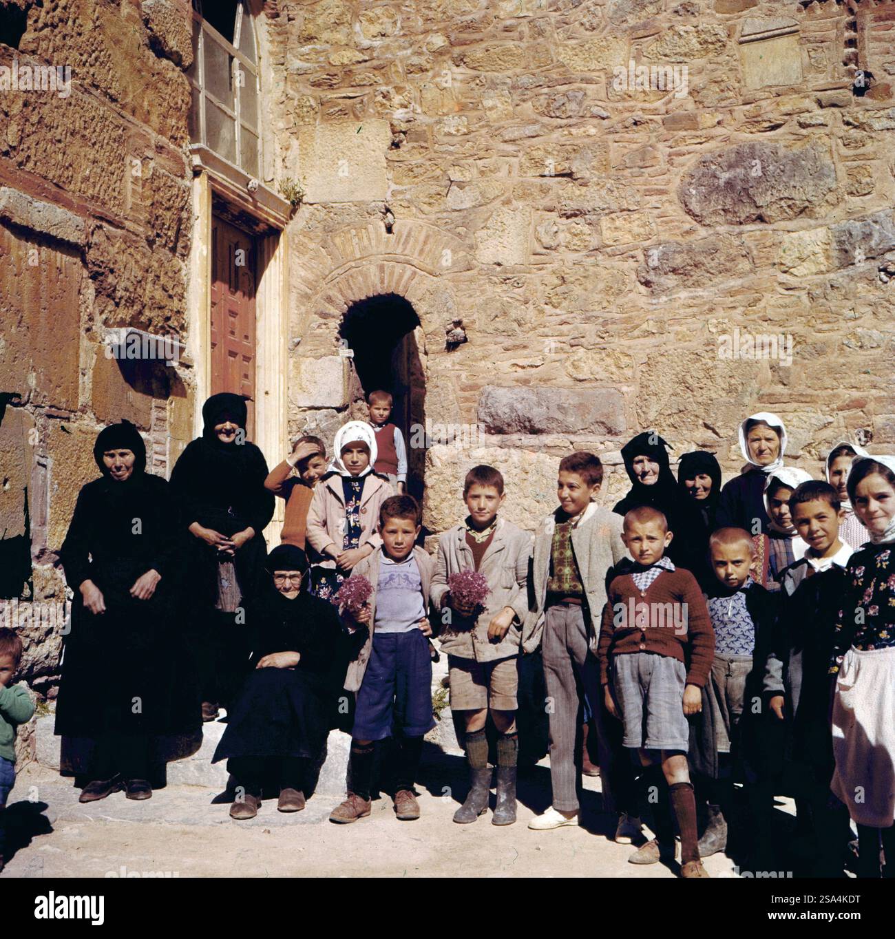 Griechische Kinder und Frauen, 1958. Greek children and women, 1958 ...