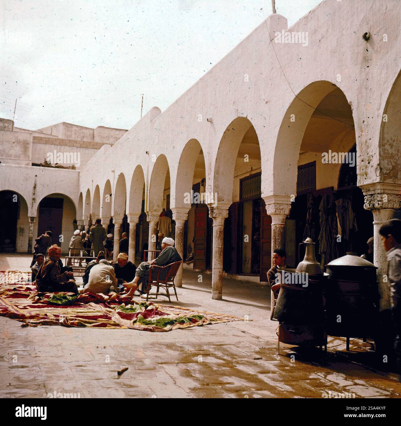 Marktplatz in Casablanca, vermutlich im Quartier Habous, 1959 ...
