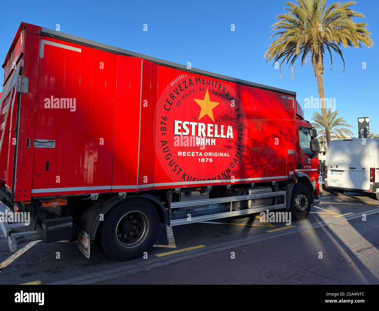 Estrella damm hi-res stock photography and images - Alamy