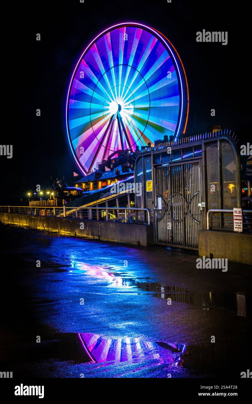 Long exposure of the Seattle Great Wheel glowing vibrantly at night ...