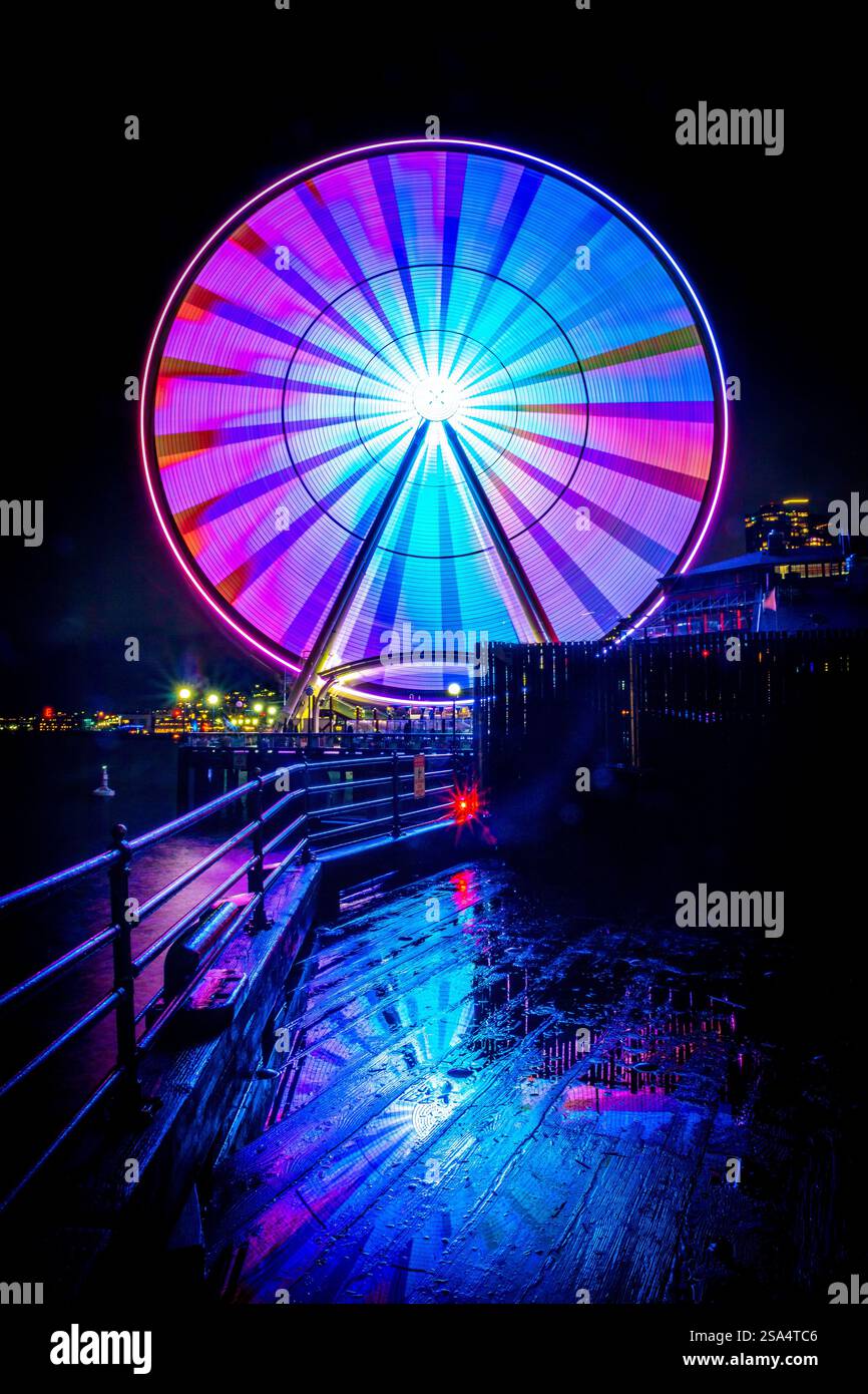 Long exposure of the Seattle Great Wheel glowing vibrantly at night ...