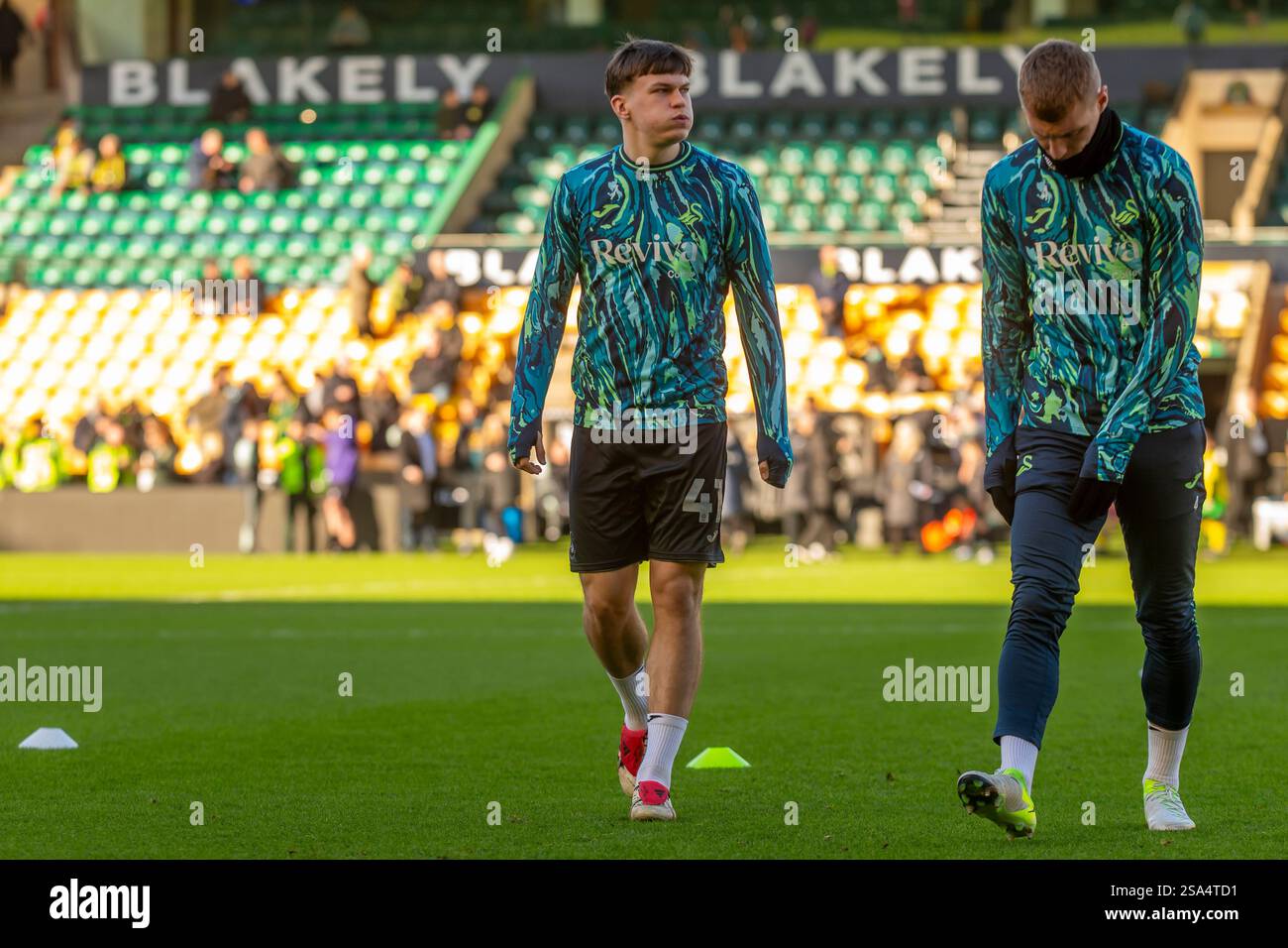 Sam Parker of Swansea City warms up before the Sky Bet Championship ...