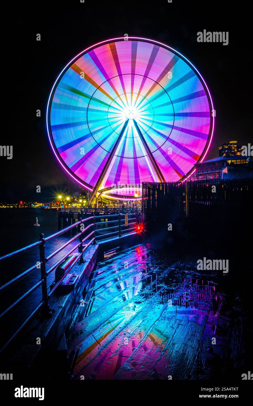 Long exposure of the Seattle Great Wheel glowing vibrantly at night ...