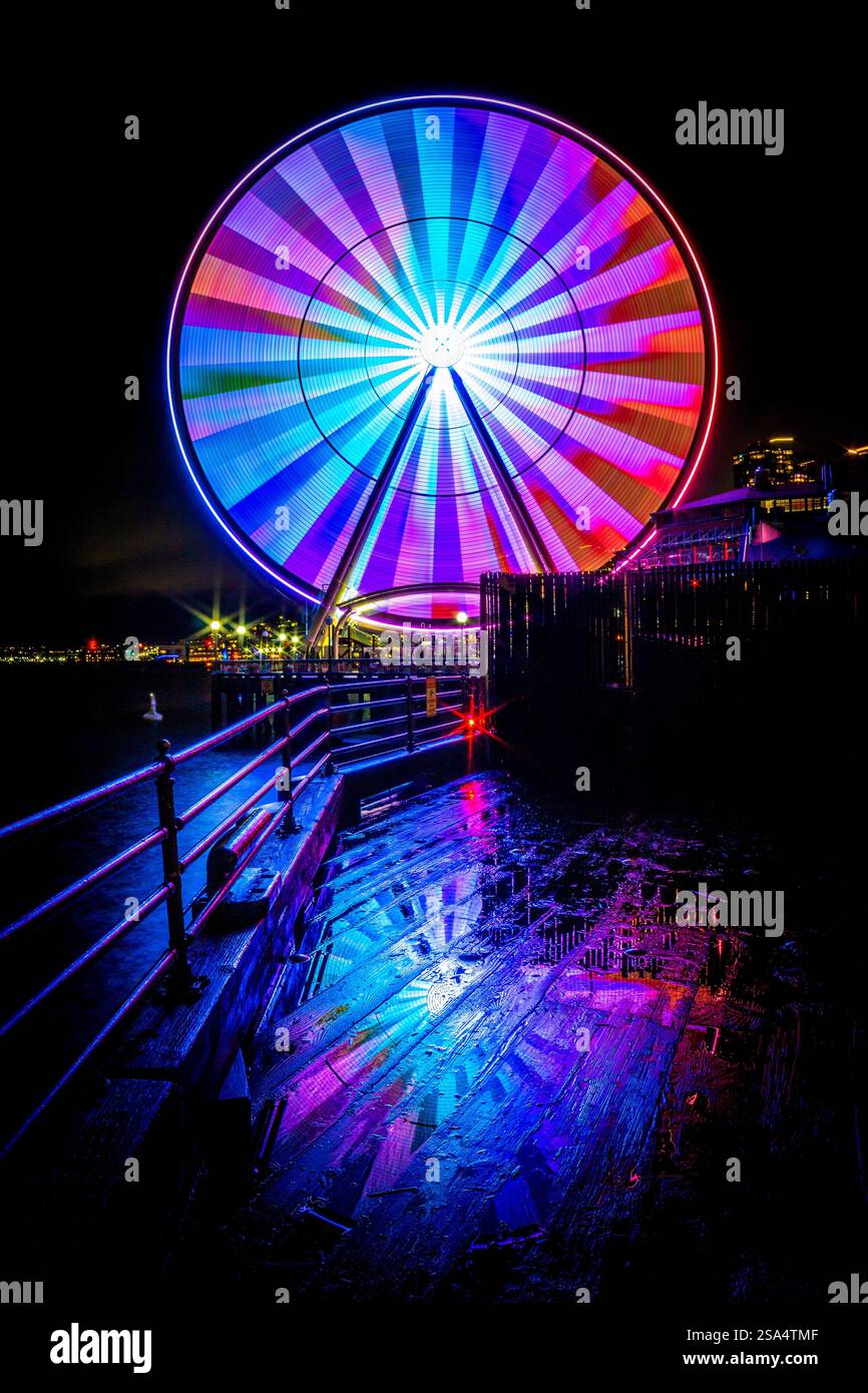 Long exposure of the Seattle Great Wheel glowing vibrantly at night ...