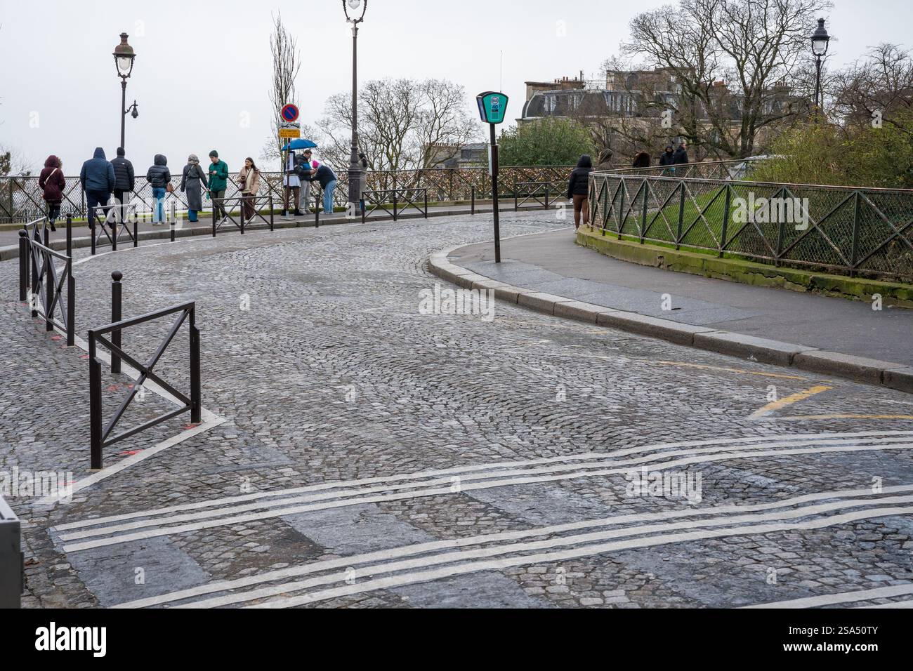 Scenic cobblestone path winds hi-res stock photography and images - Alamy