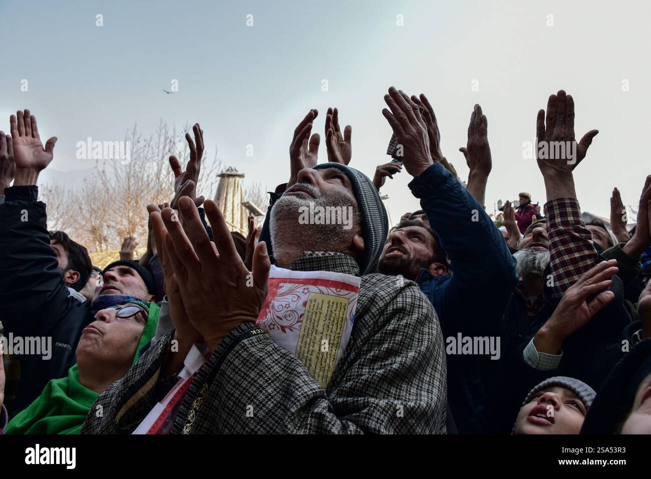 Srinagar, India. 28th Jan, 2025. Kashmiri Muslim devotees pray upon ...