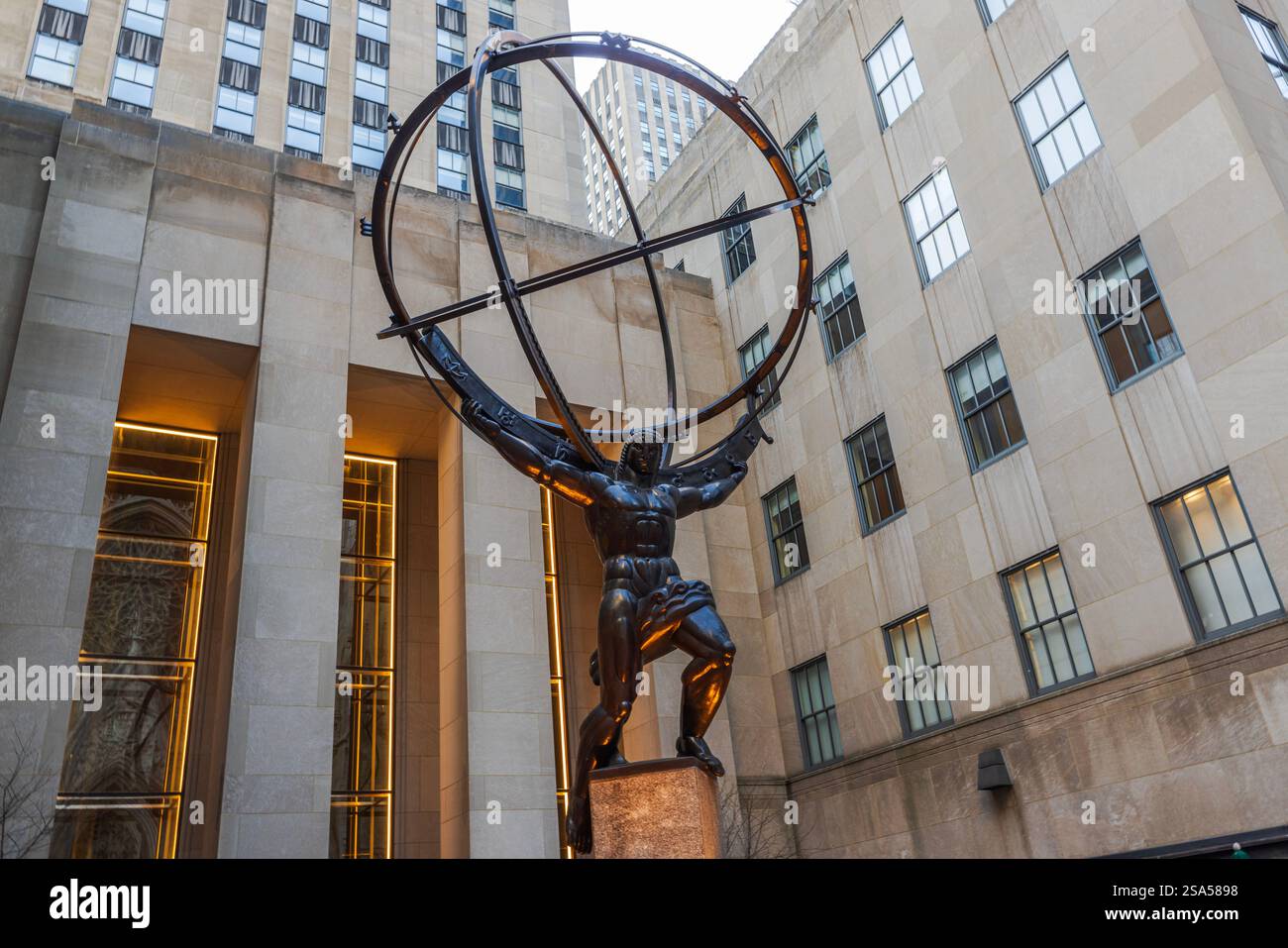 Statue of atlas holding globe hi-res stock photography and images - Alamy