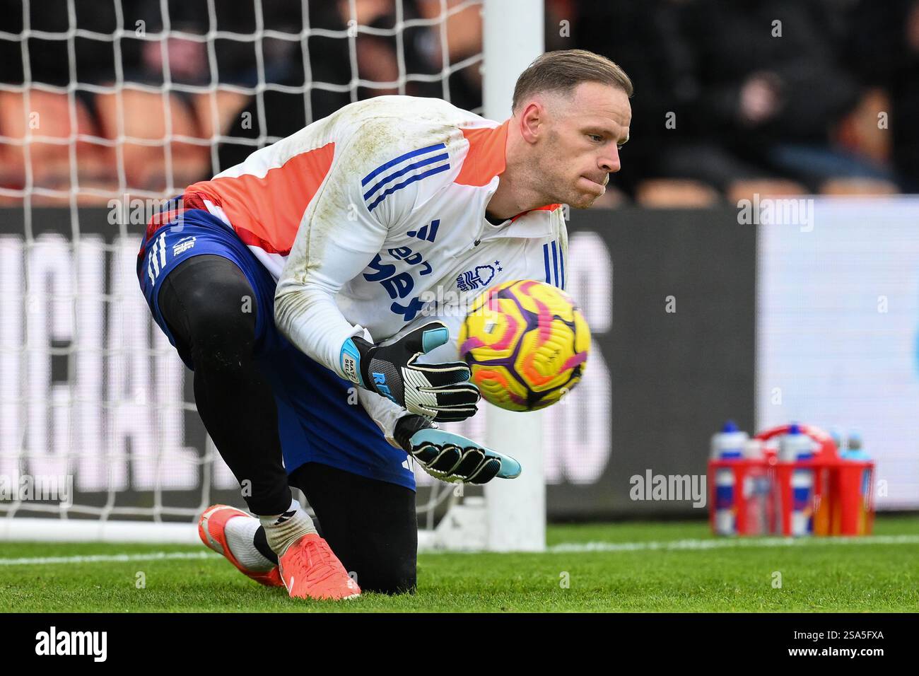 Matz Sels, Nottingham Forest goalkeeper warms up ahead of kick-off ...