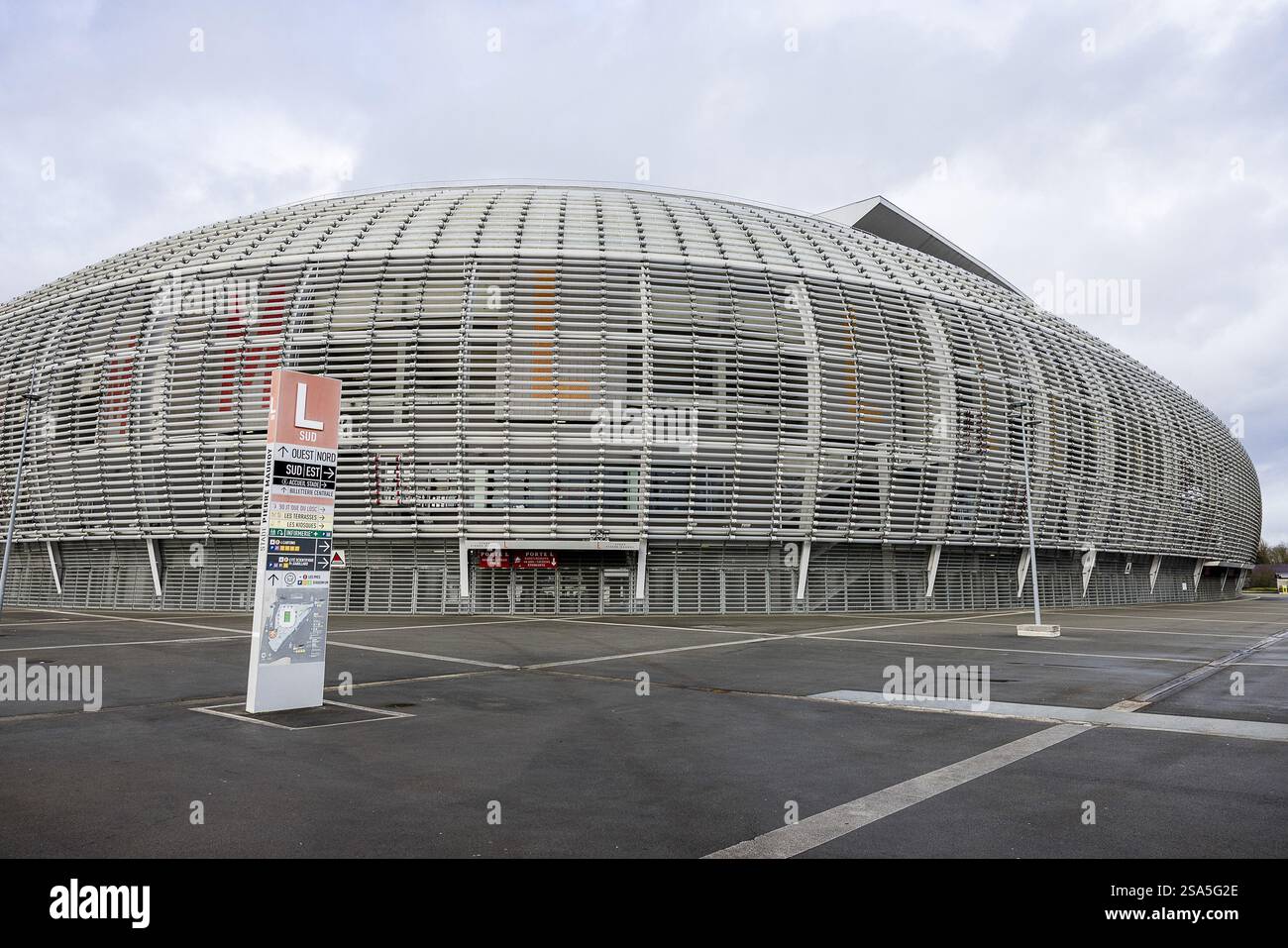 Lille, France. 28th Jan, 2025. LILLE, 28-01-2025. Decathlon Arena Stade ...