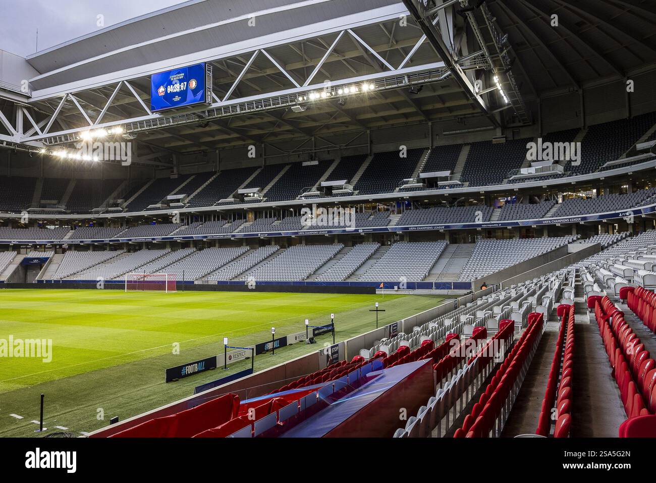 Lille, France. 28th Jan, 2025. LILLE, 28-01-2025. Decathlon Arena Stade ...