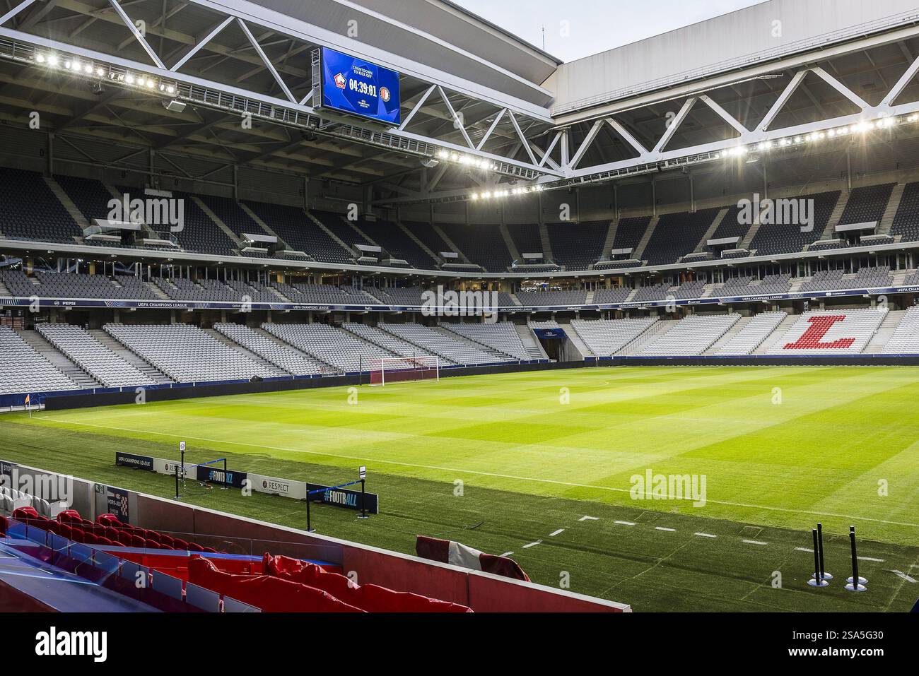 Lille, France. 28th Jan, 2025. LILLE, 28-01-2025. Decathlon Arena Stade ...