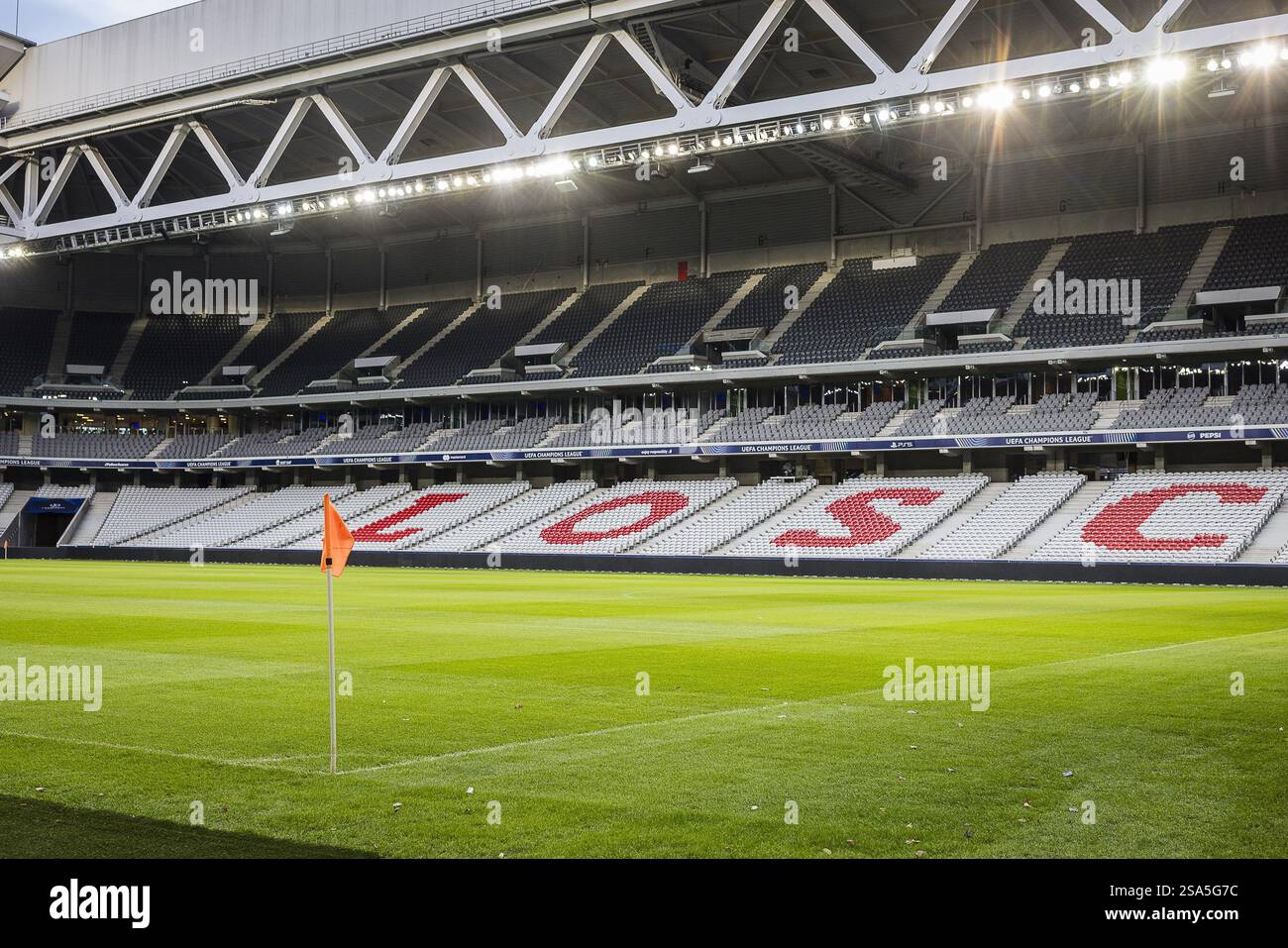 Lille, France. 28th Jan, 2025. LILLE, 28-01-2025. Decathlon Arena Stade ...