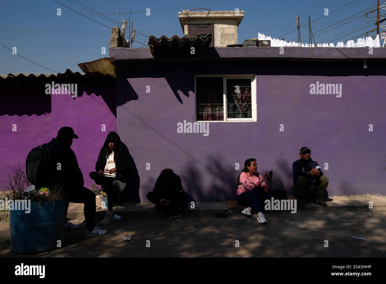 Venezuelan migrants wait outside the Mexican Commission for Refugee Aid ...