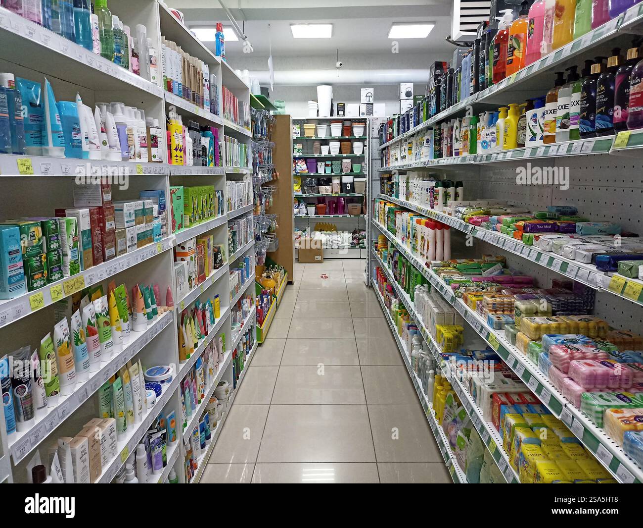 Beauty aisle hi-res stock photography and images - Alamy