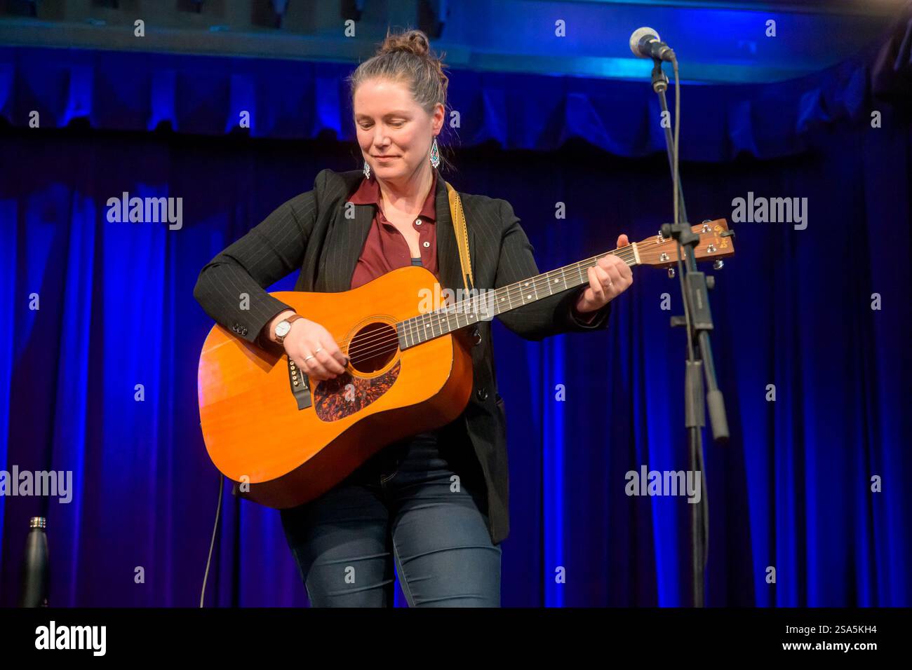 Singer, songwriter, Catherine MacLellan, in concert Stock Photo - Alamy