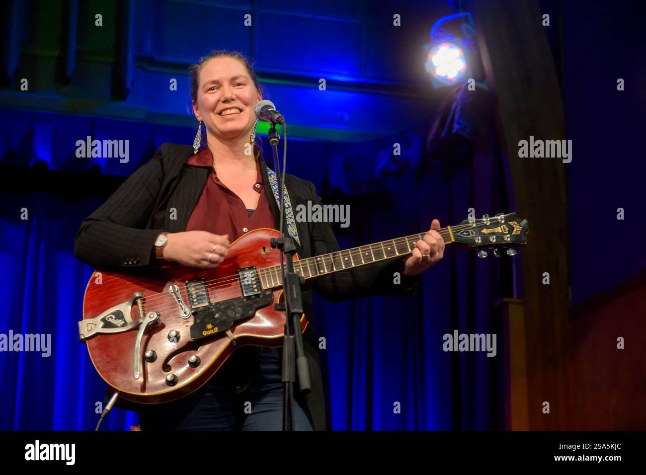 Singer, songwriter, Catherine MacLellan, in concert Stock Photo - Alamy