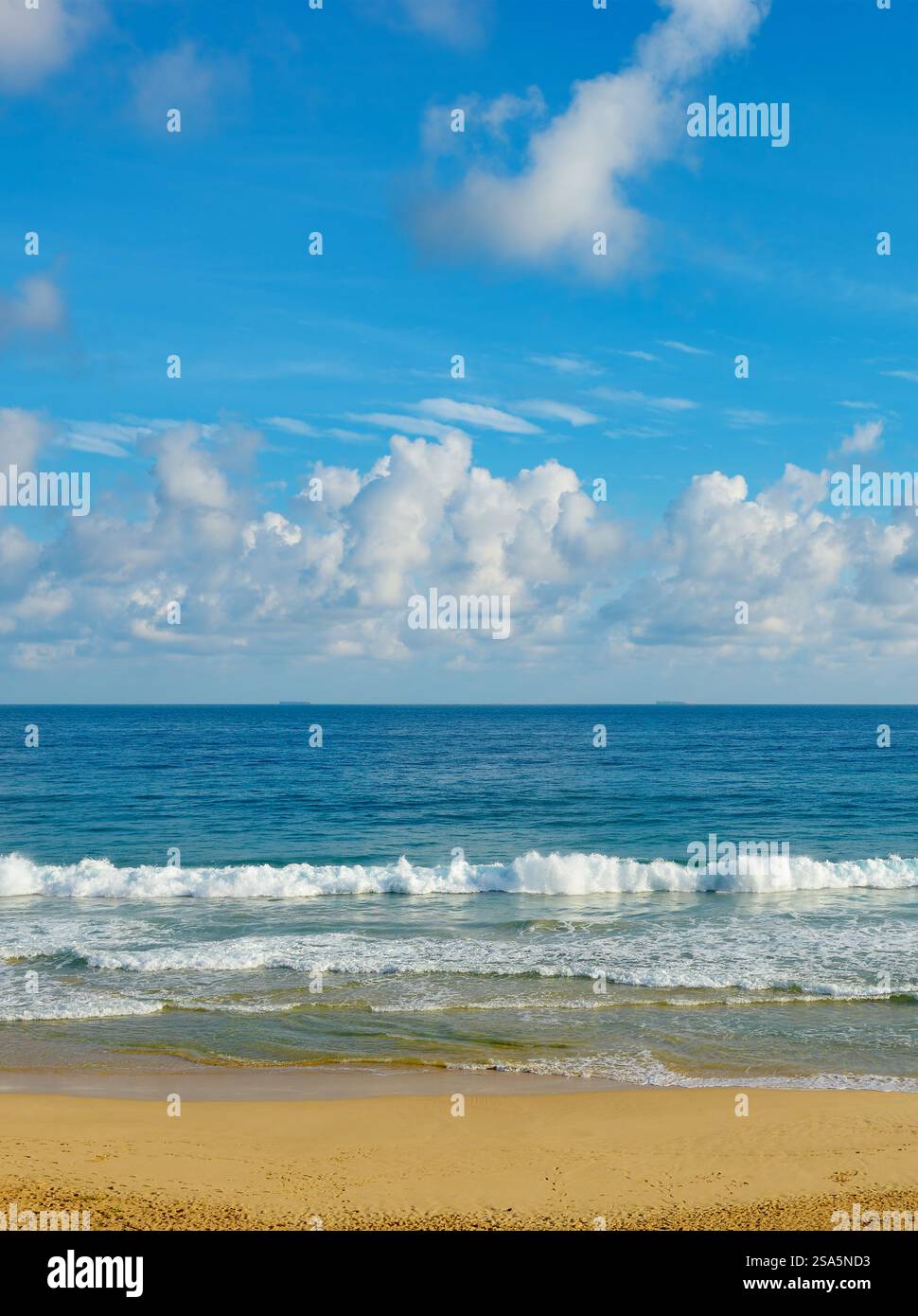 Bright ocean landscape. Sea waves and beautiful sky with white clouds ...