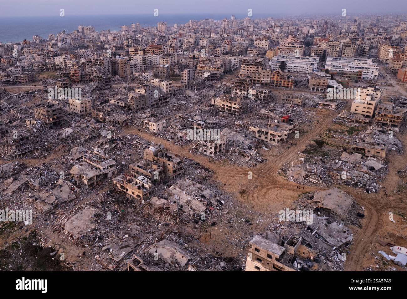 Buildings that were destroyed by the Israeli air and ground offensive ...