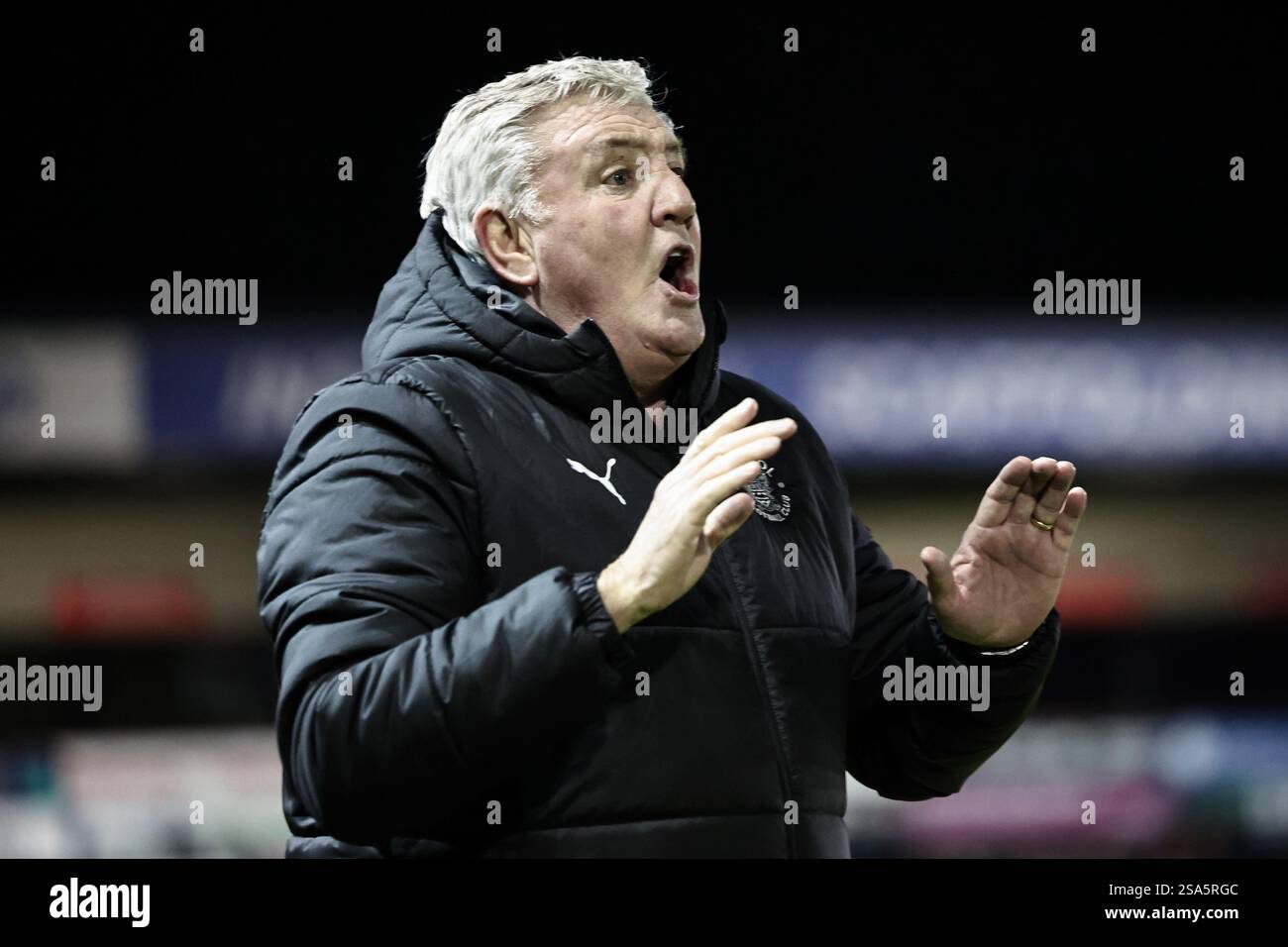Lincoln, UK. 28th Jan, 2025. Steve Bruce manager of Blackpool reacts in ...