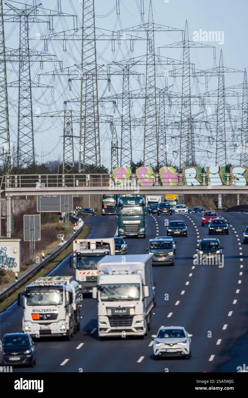 Autobahn A57 bei Kaarst im Rhein-Kreis Neuss, Blick Richtung ...