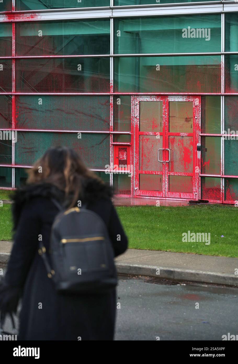 Bristol, England, UK. 28th Jan, 2025. Workers arrive at work to find ...