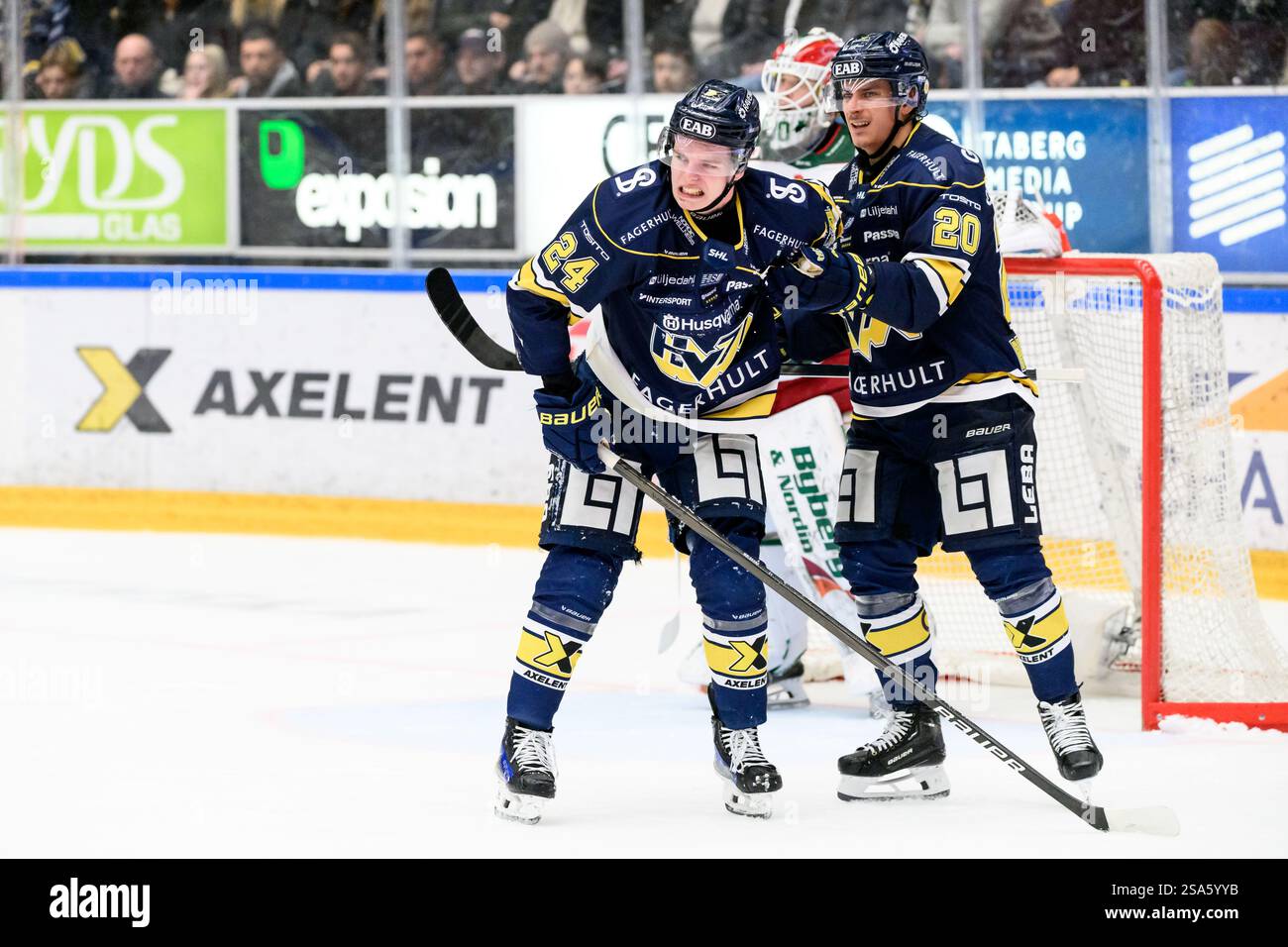 250128 HV71s Oscar Fisker Molgaard deppar under ishockeymatchen i SHL mellan HV71 och Modo den ...