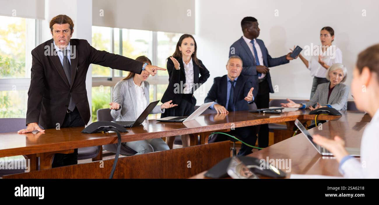 Group of people angry hi-res stock photography and images - Alamy