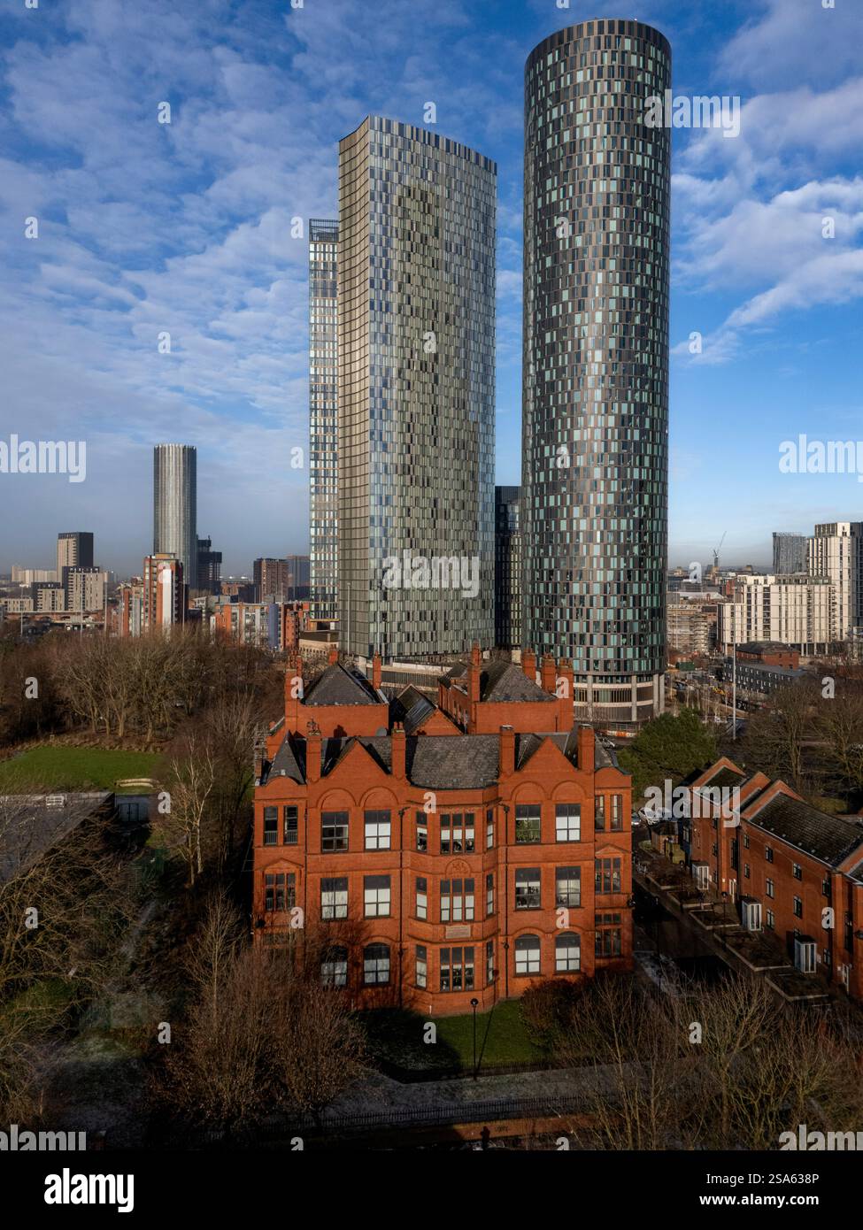 Edwardian building and skyscrapers Stock Photo - Alamy